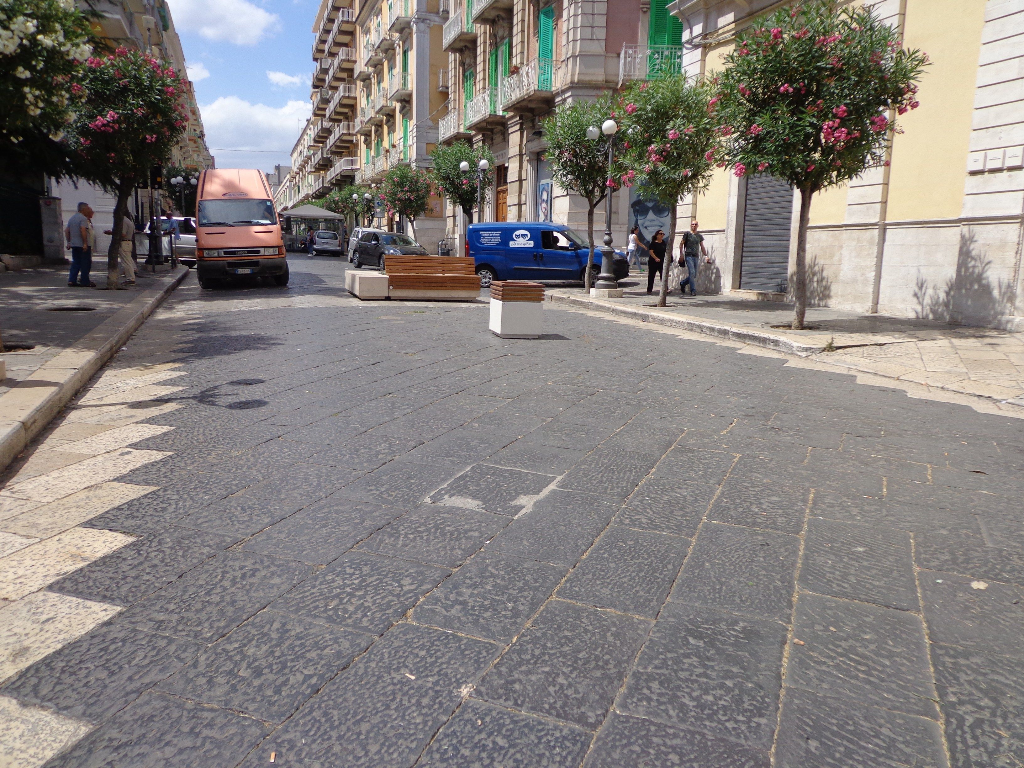 Outdoor reconstructed stone litter bin CHIMNEY By Manufatti Viscio