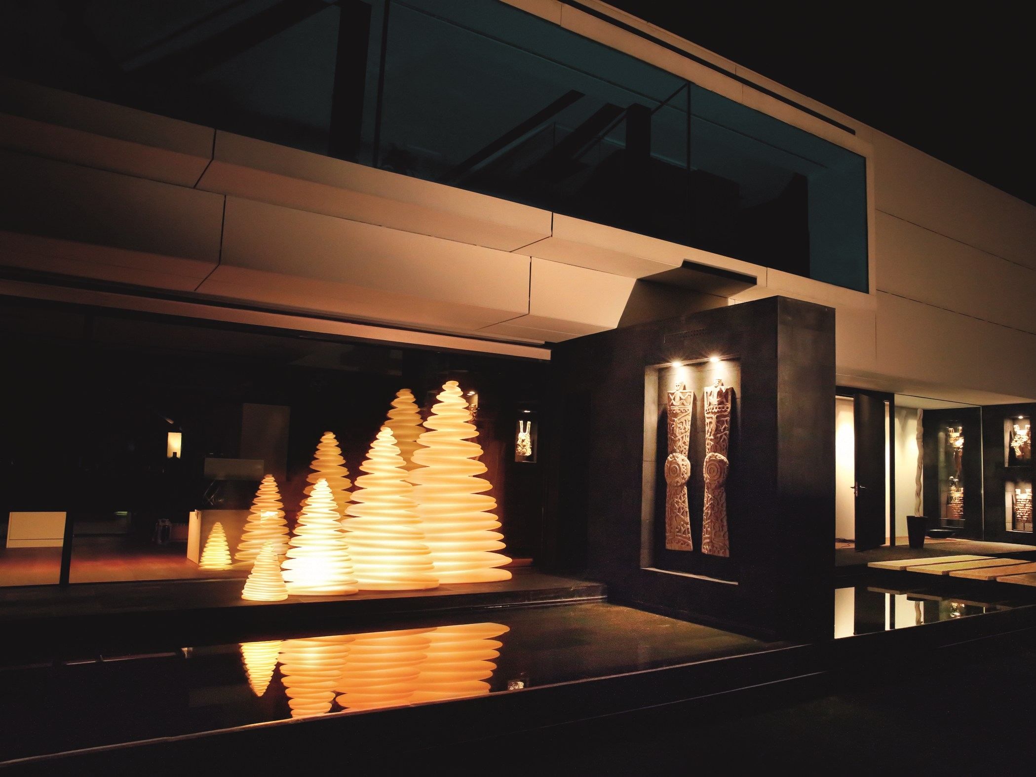 CHRISMY LED polyethylene floor lamp By VONDOM | design Teresa Sapey