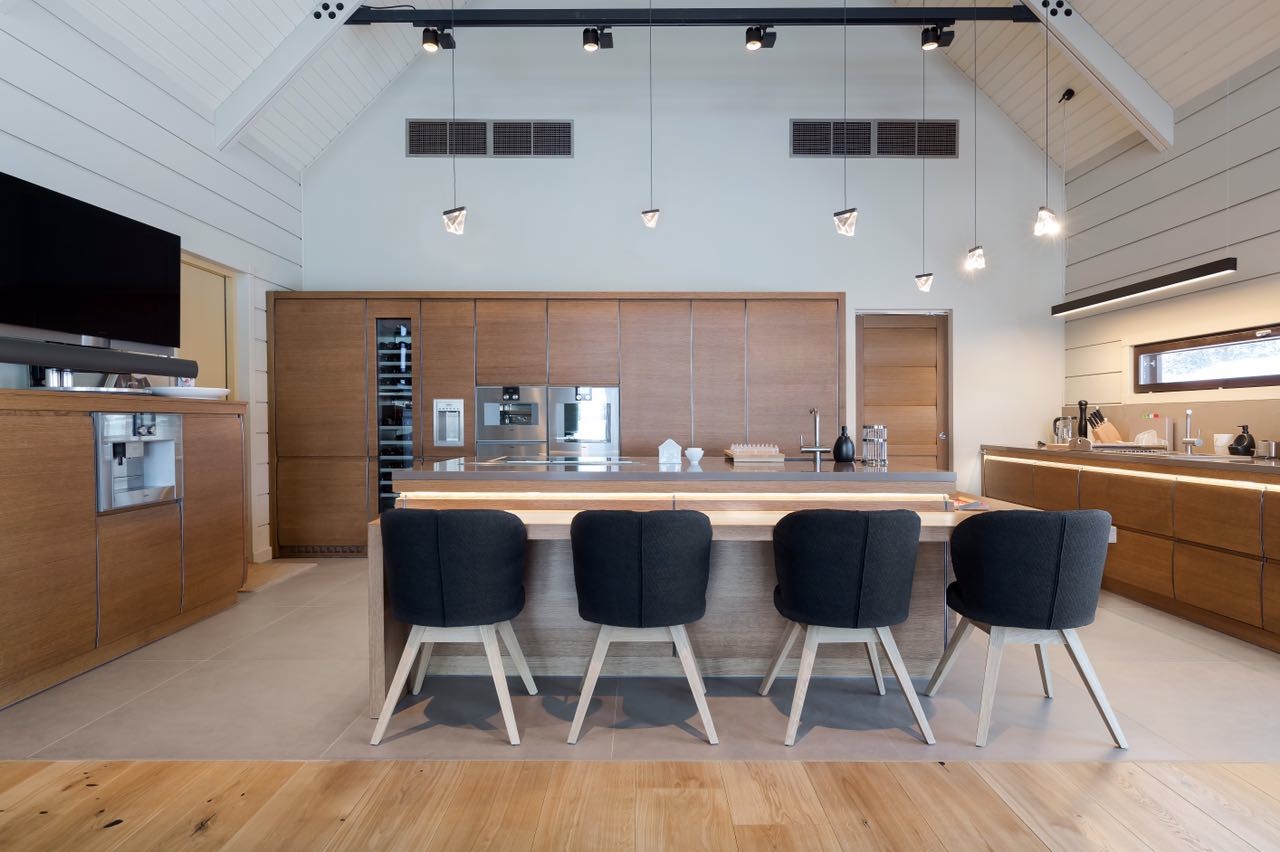 CHRONOS Wooden kitchen with peninsula By L'Ottocento