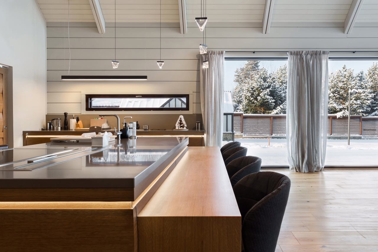 CHRONOS Wooden kitchen with peninsula By L'Ottocento