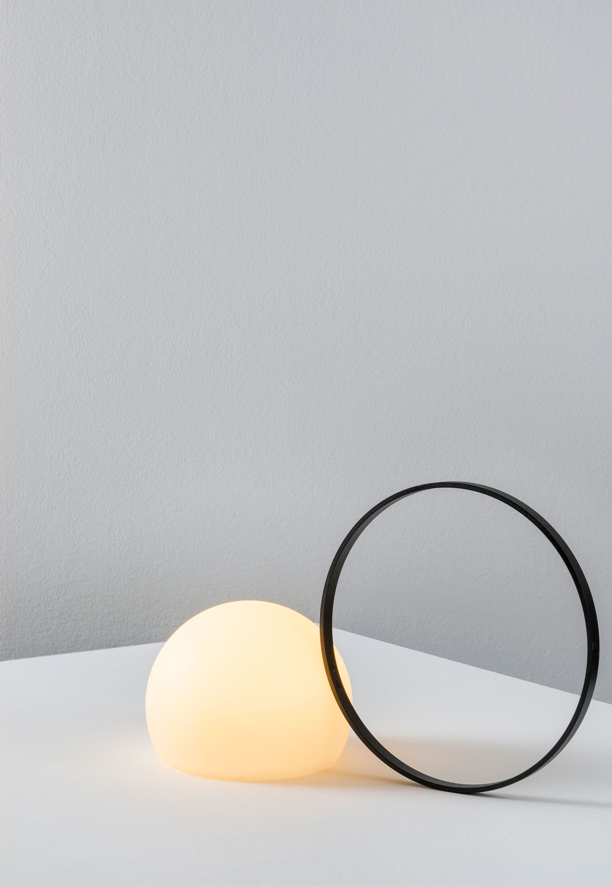 CIRC | Table lamp By Estiluz