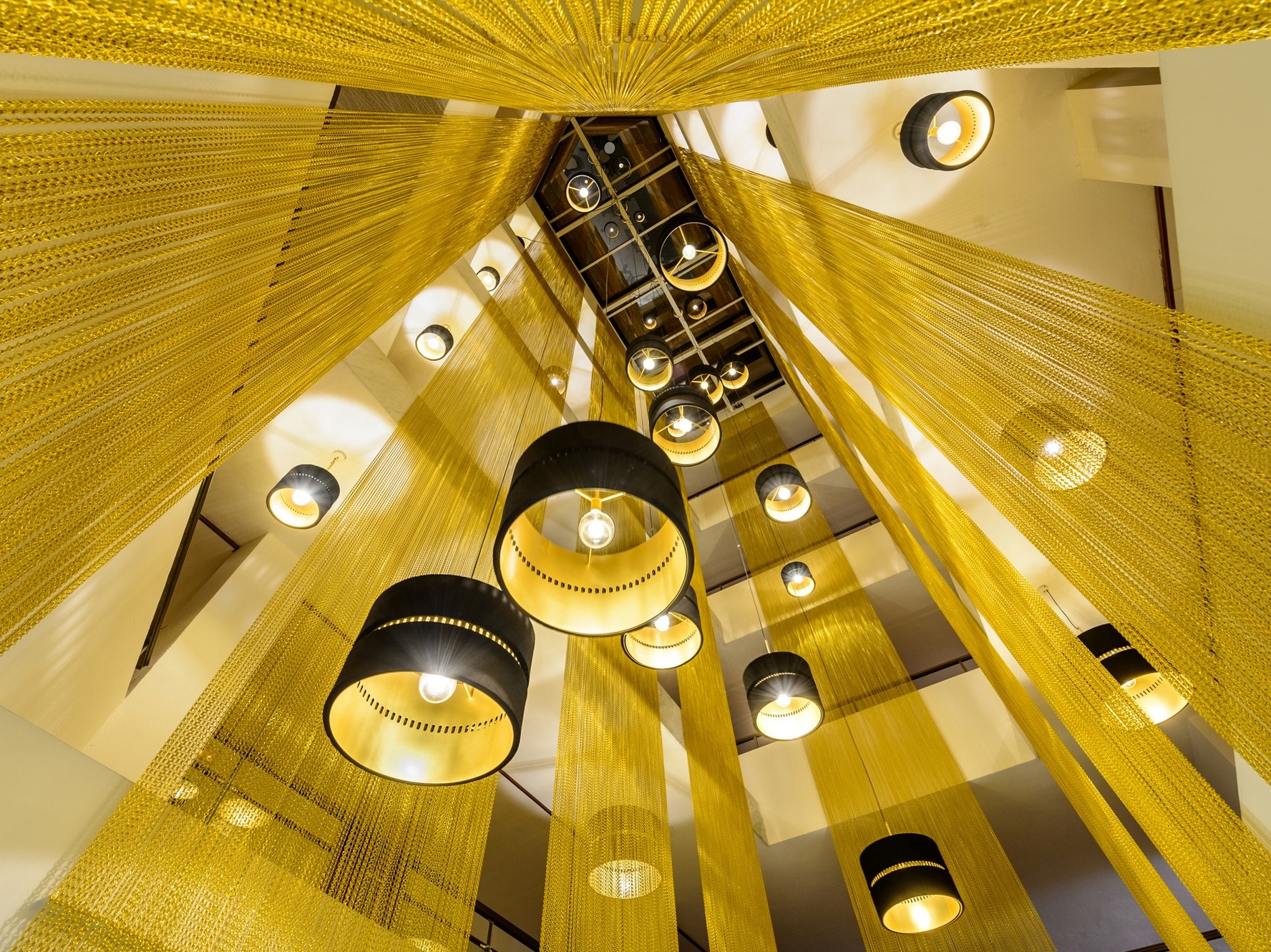 CLADDING APARTHOTEL CHAIN CASCADE Aluminium chain cladding By Kriskadecor