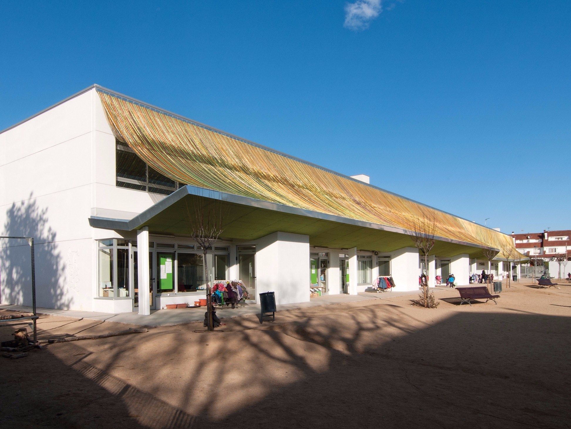 CLADDING EXTERIOR SCHOOL Solar shading / Metal mesh for facade By ...