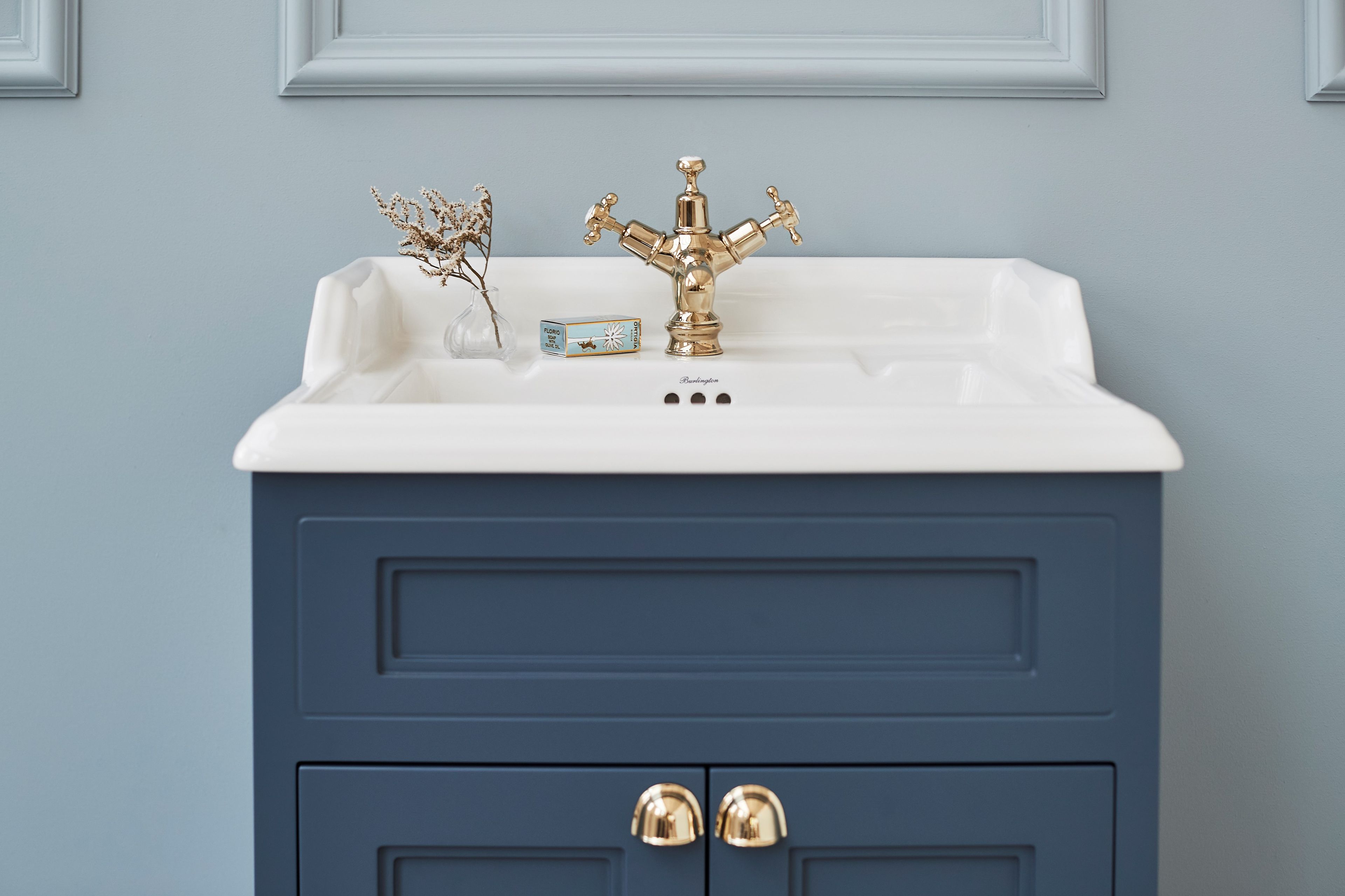 CLASSIC | Vanity unit with doors By Burlington Bathrooms