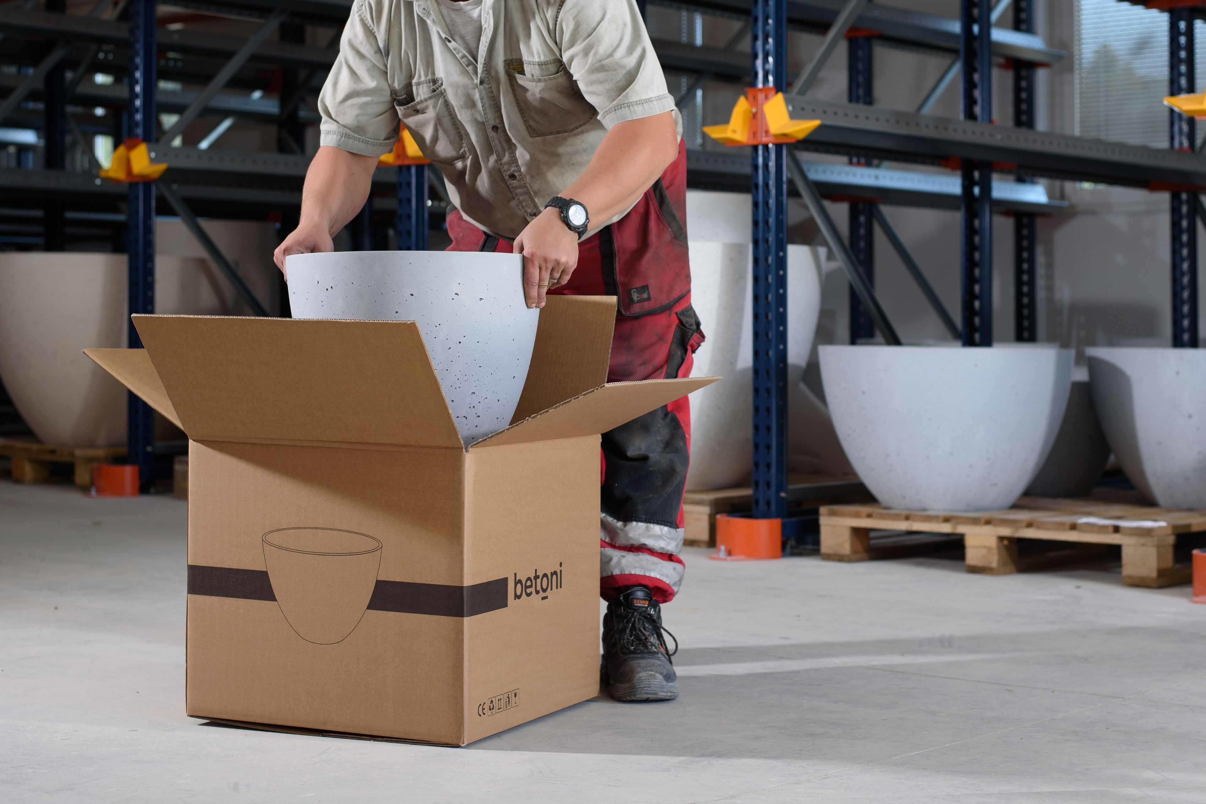 CLASSIC XL Garden vase By Betoni