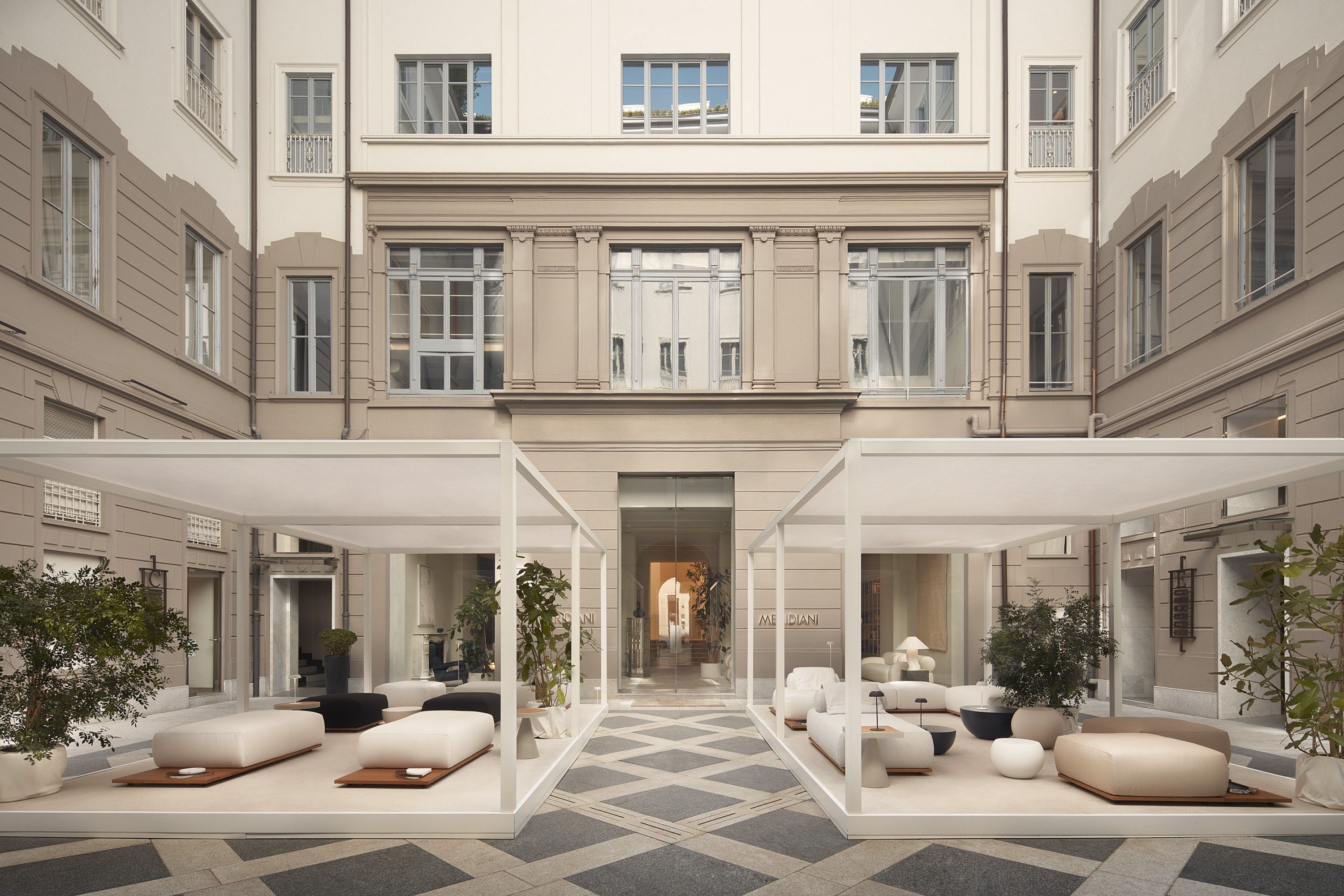 CLAUD OPEN AIR Modular fabric sofa By Meridiani | design Andrea Parisio