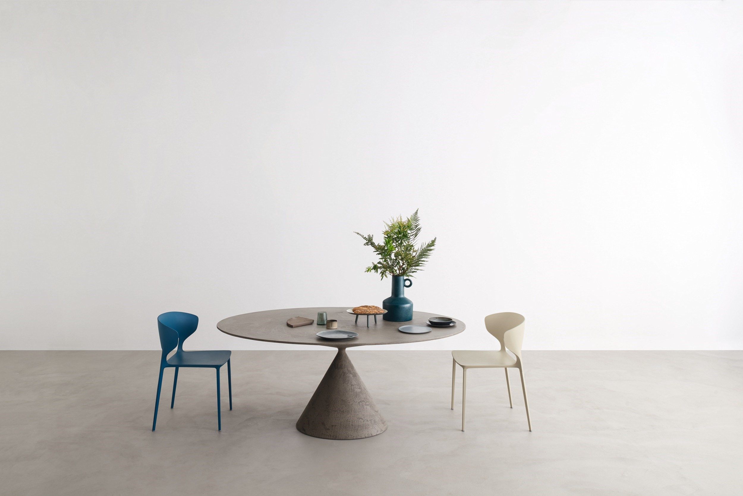 CLAY Table By Desalto | design Marc Krusin