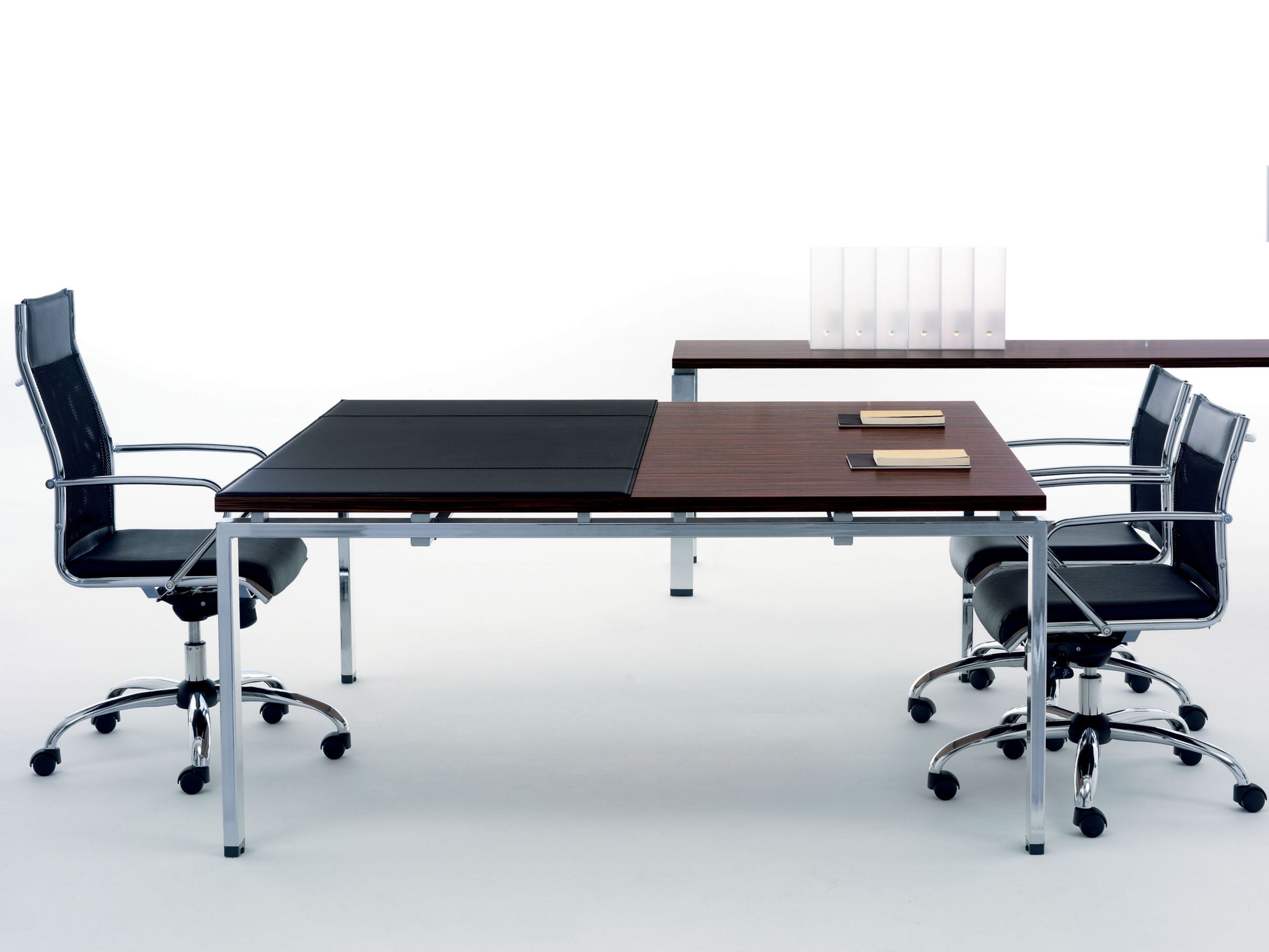 CLICK | Square meeting table By Manerba