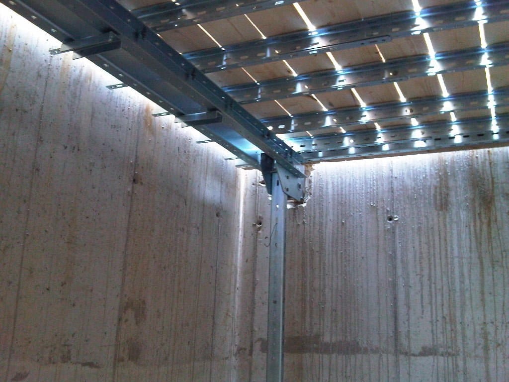 Tubular structure and scaffolding CLIMBING PLATFORMS By Faresin Formwork