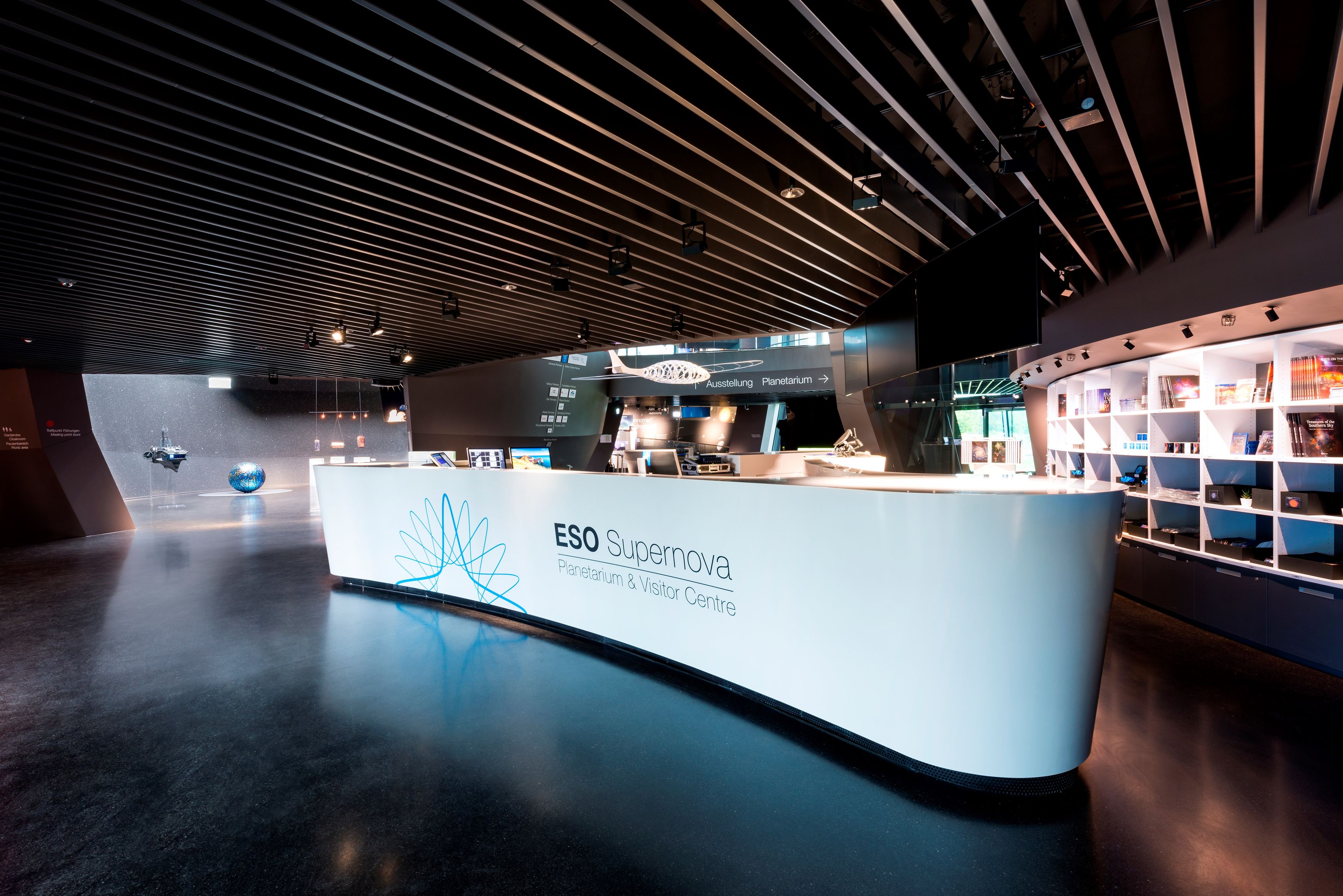 Rivestimento in Solid Surface CLOUD 8292 Collezione Avonite® Solid ...