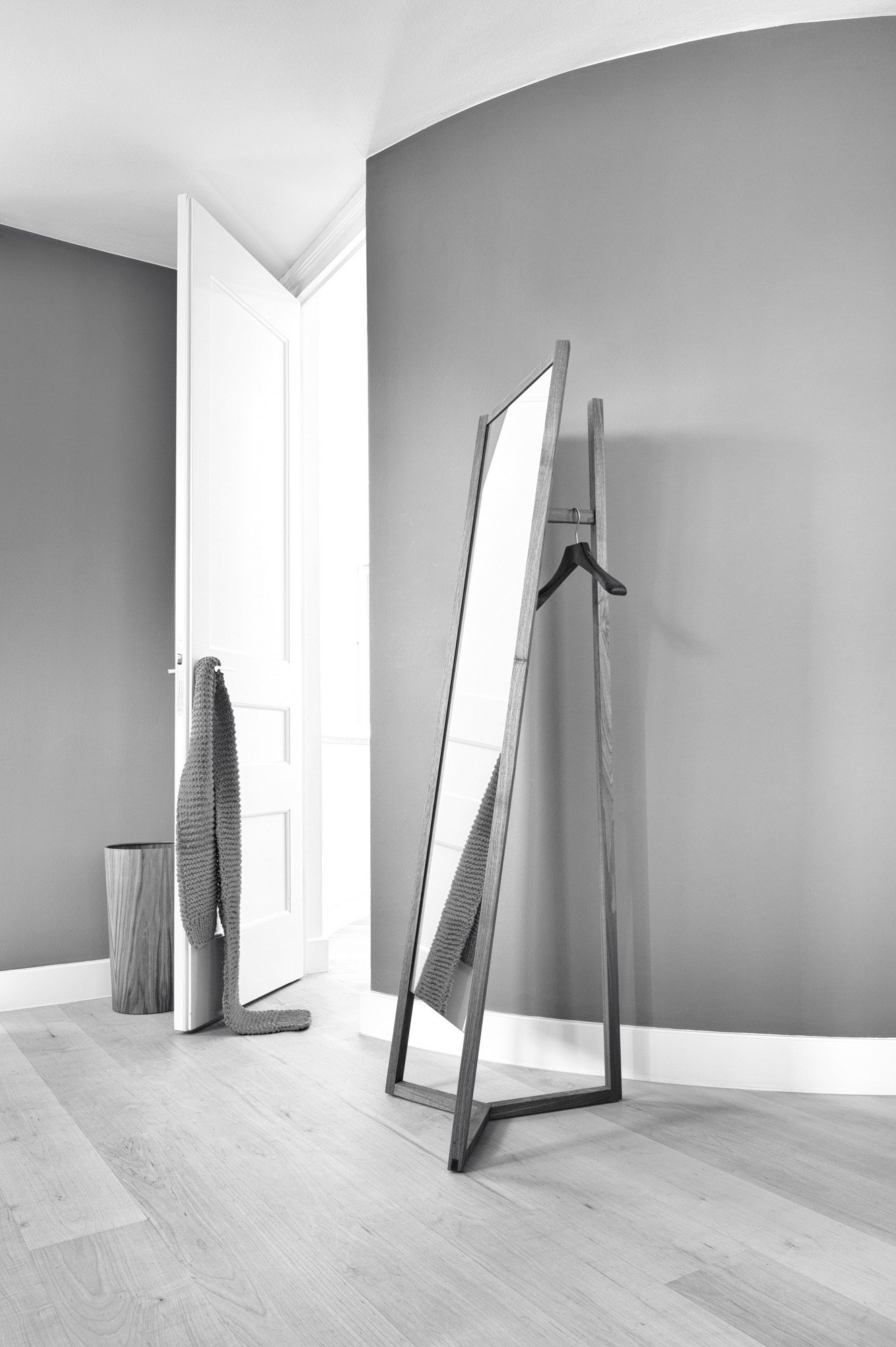 CLUB Mirror / coat rack By Schönbuch | design Debiasi Sandri