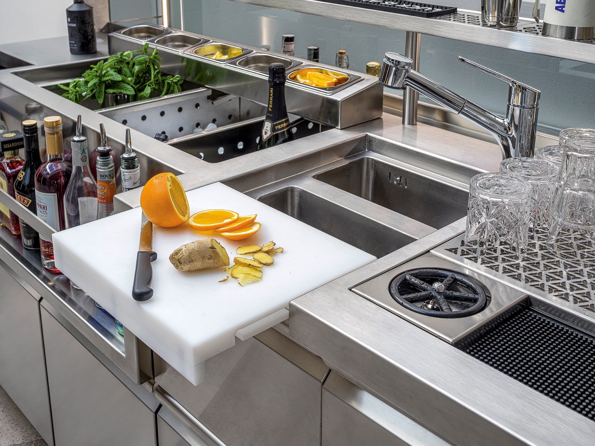 COCKTAIL STATION Stainless steel bar counter By Prisma | design Franco ...