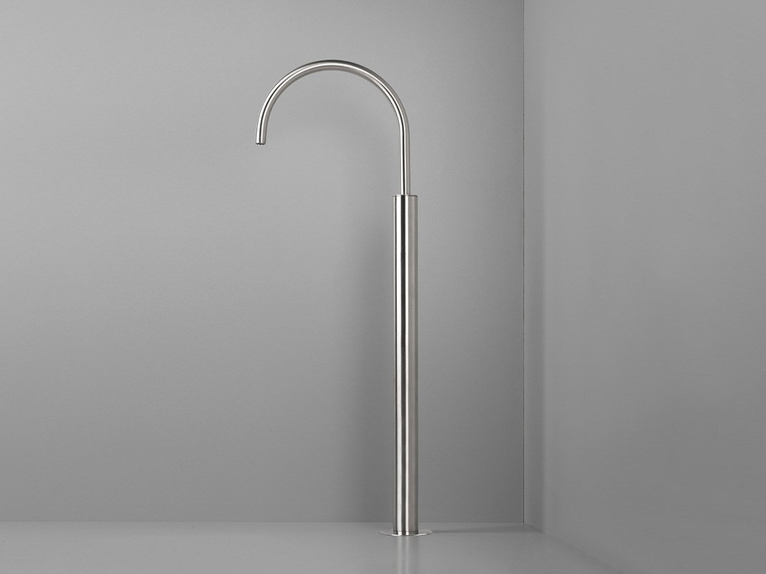 Floor standing bathtub tap COCOON PB34 By COCOON design Piet Boon