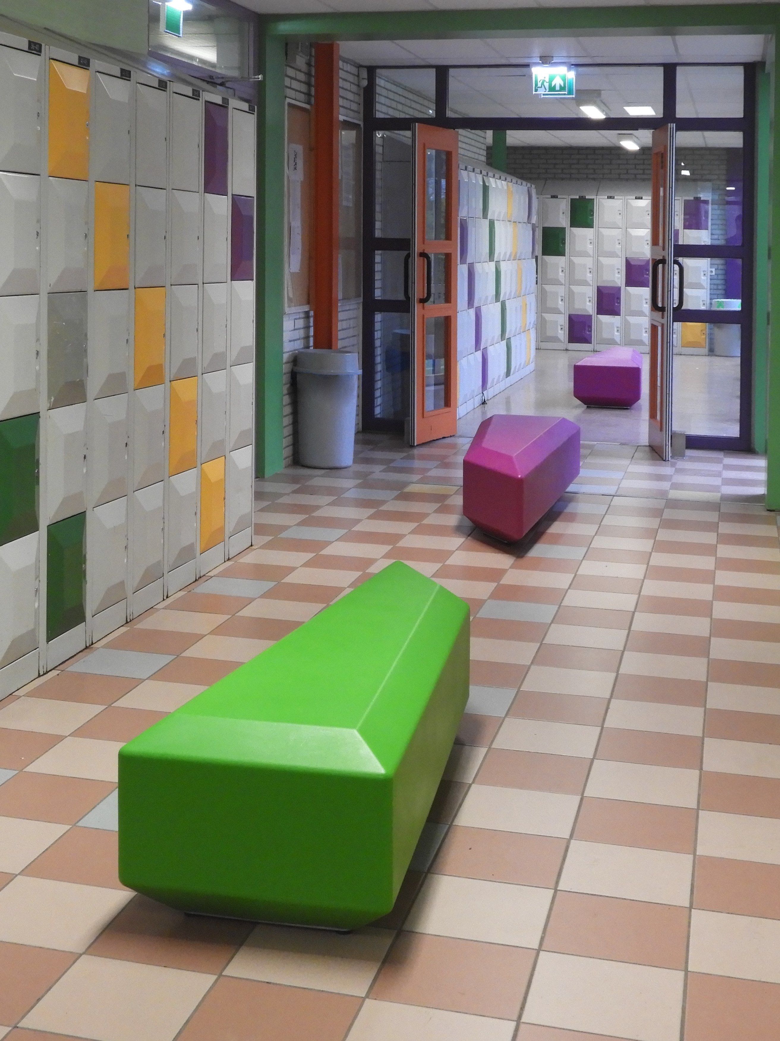 COFFINE LOUNGE Modular backless polyethylene bench By miramondo