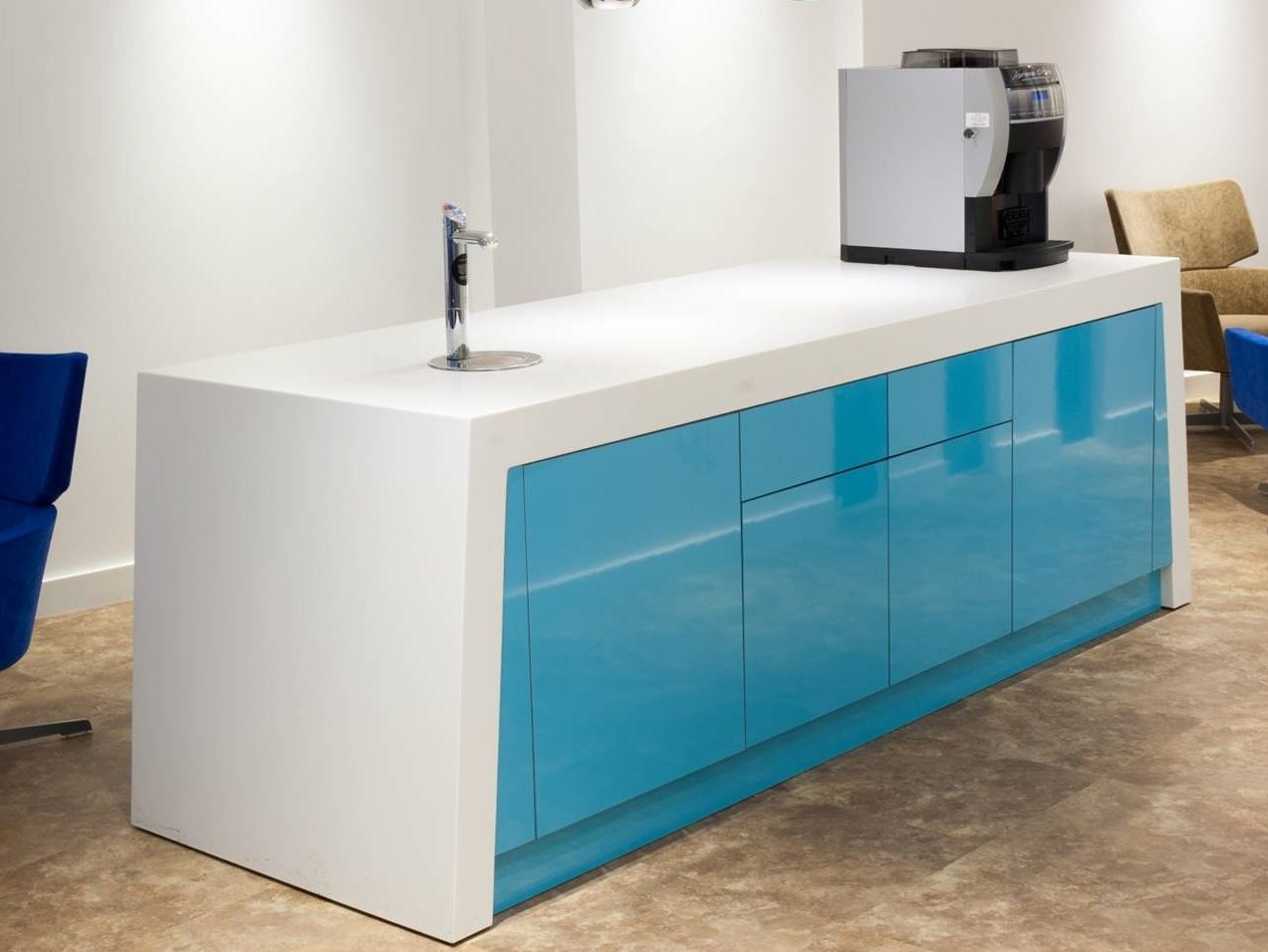 Interior fitting in HPL laminate COLOR PREMIER By Polyrey