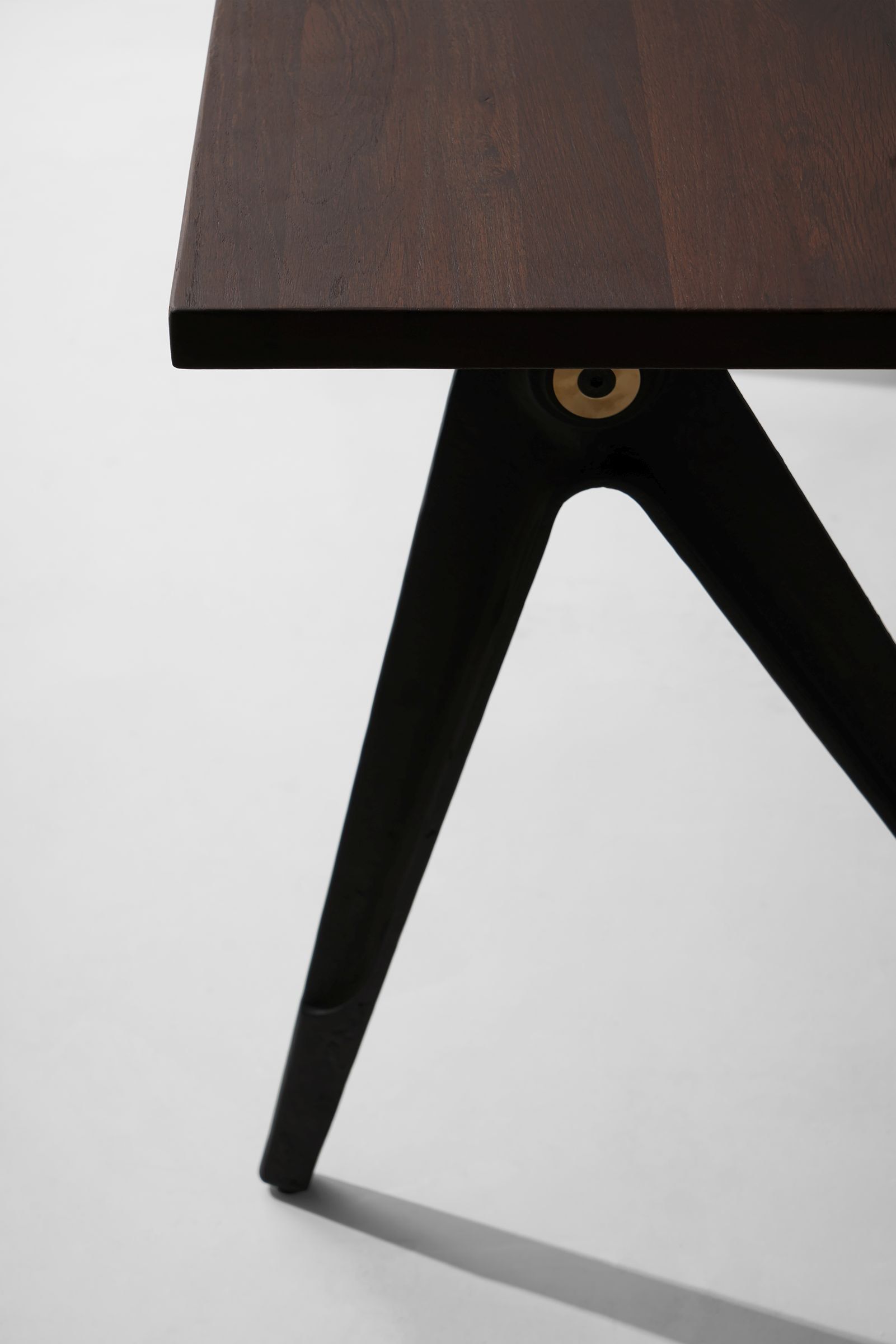 COMPASS | Writing desk with drawers By District Eight