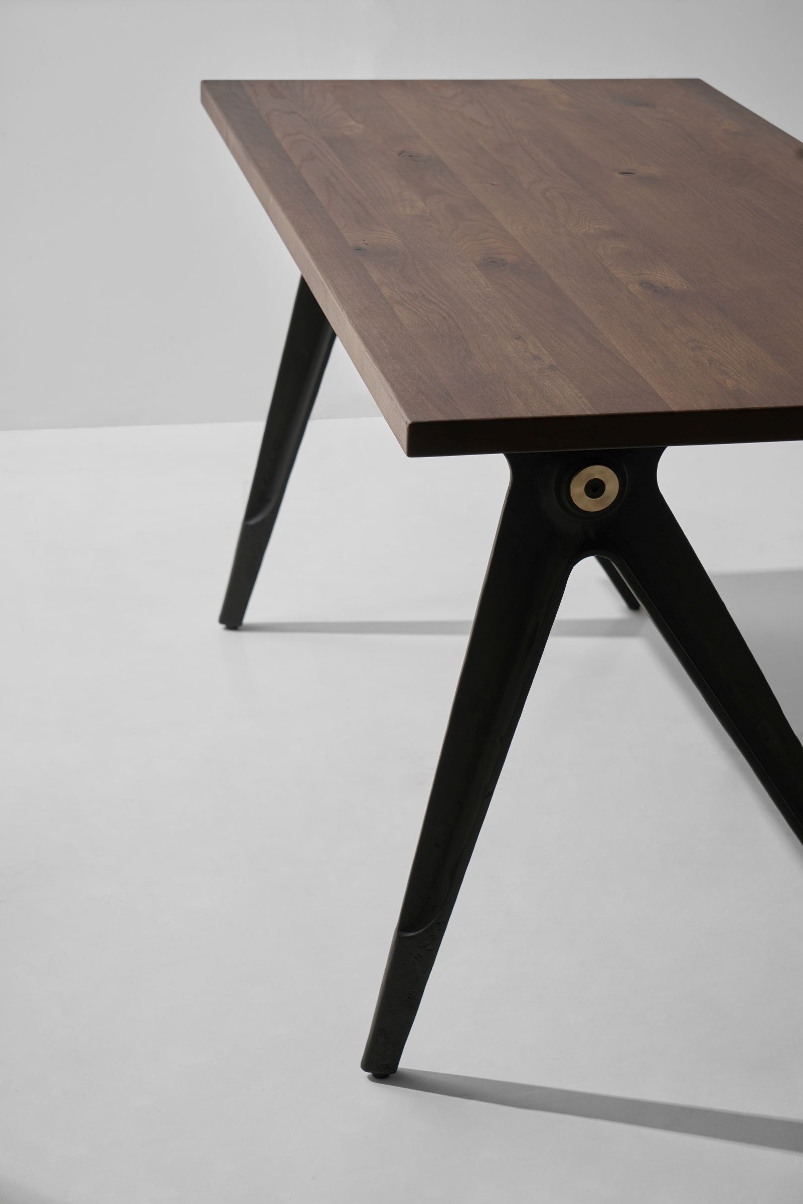 COMPASS | Writing desk with drawers By District Eight