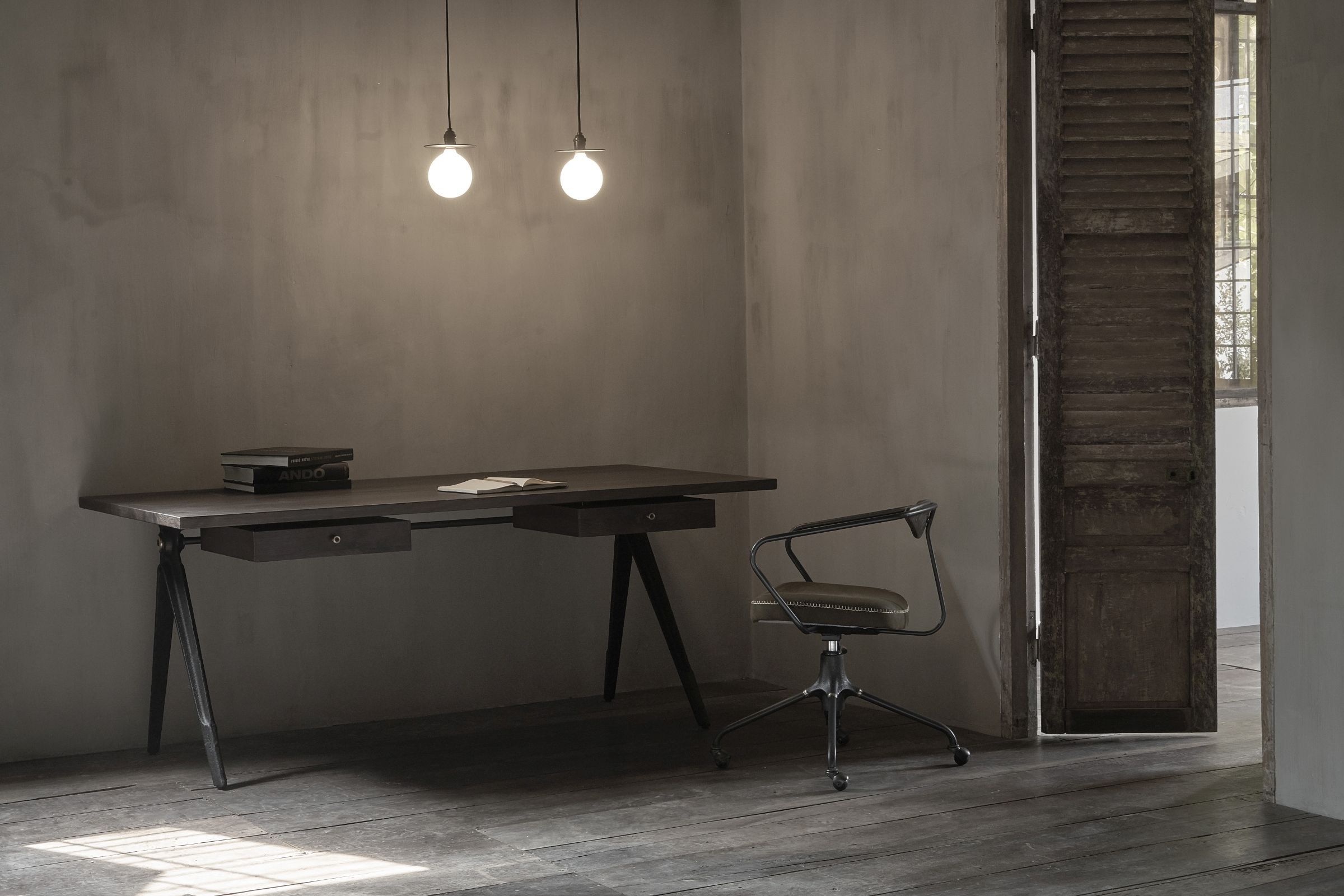 COMPASS | Writing desk with drawers By District Eight