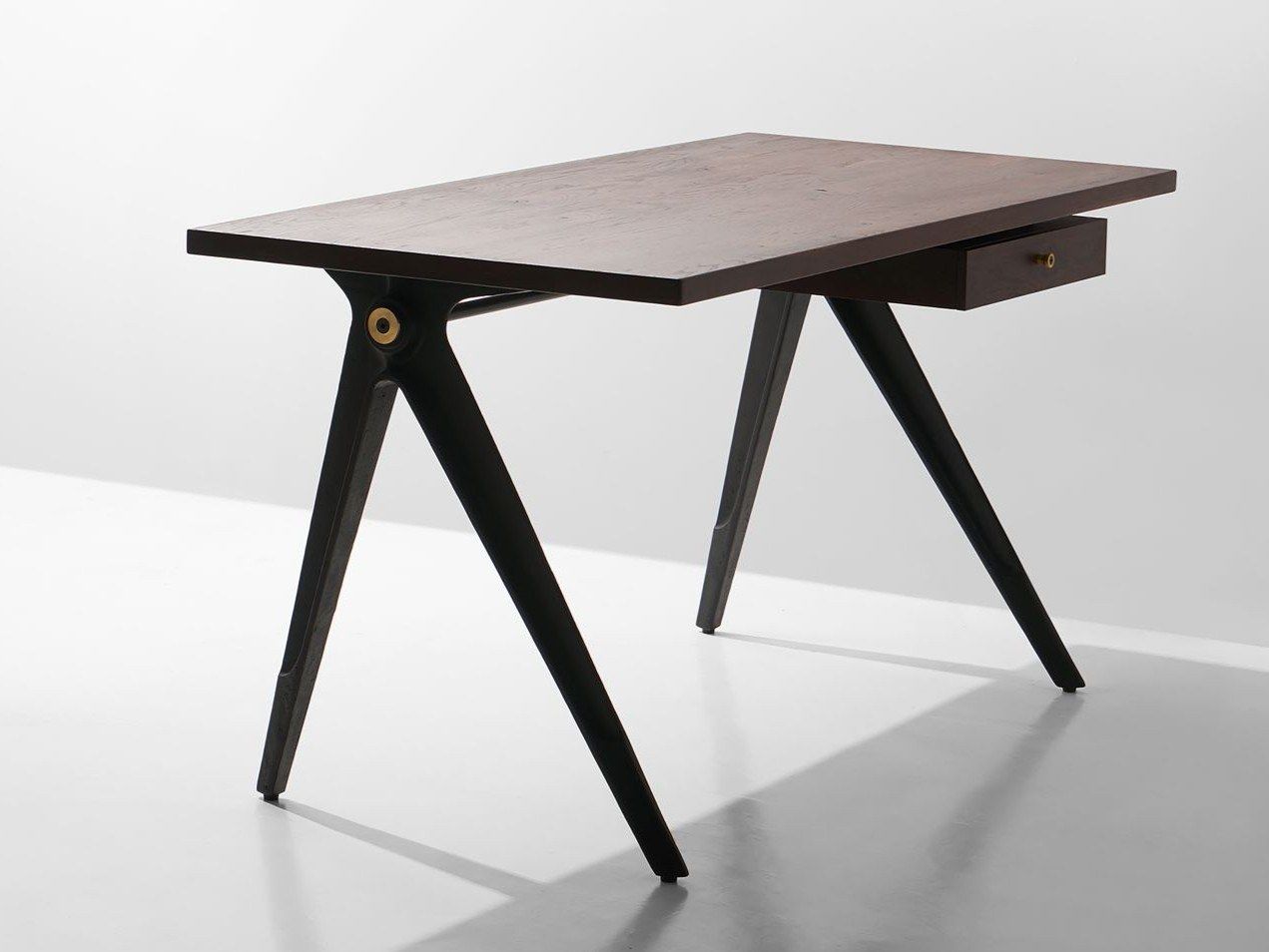 COMPASS | Writing desk with drawers By District Eight