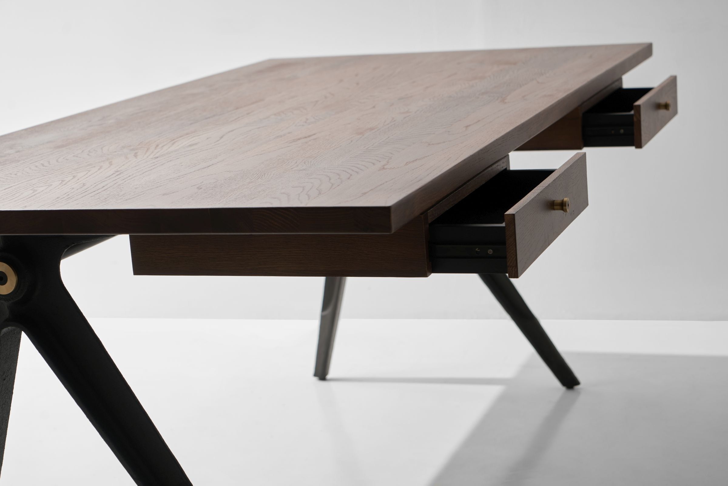 COMPASS | Writing desk with drawers By District Eight