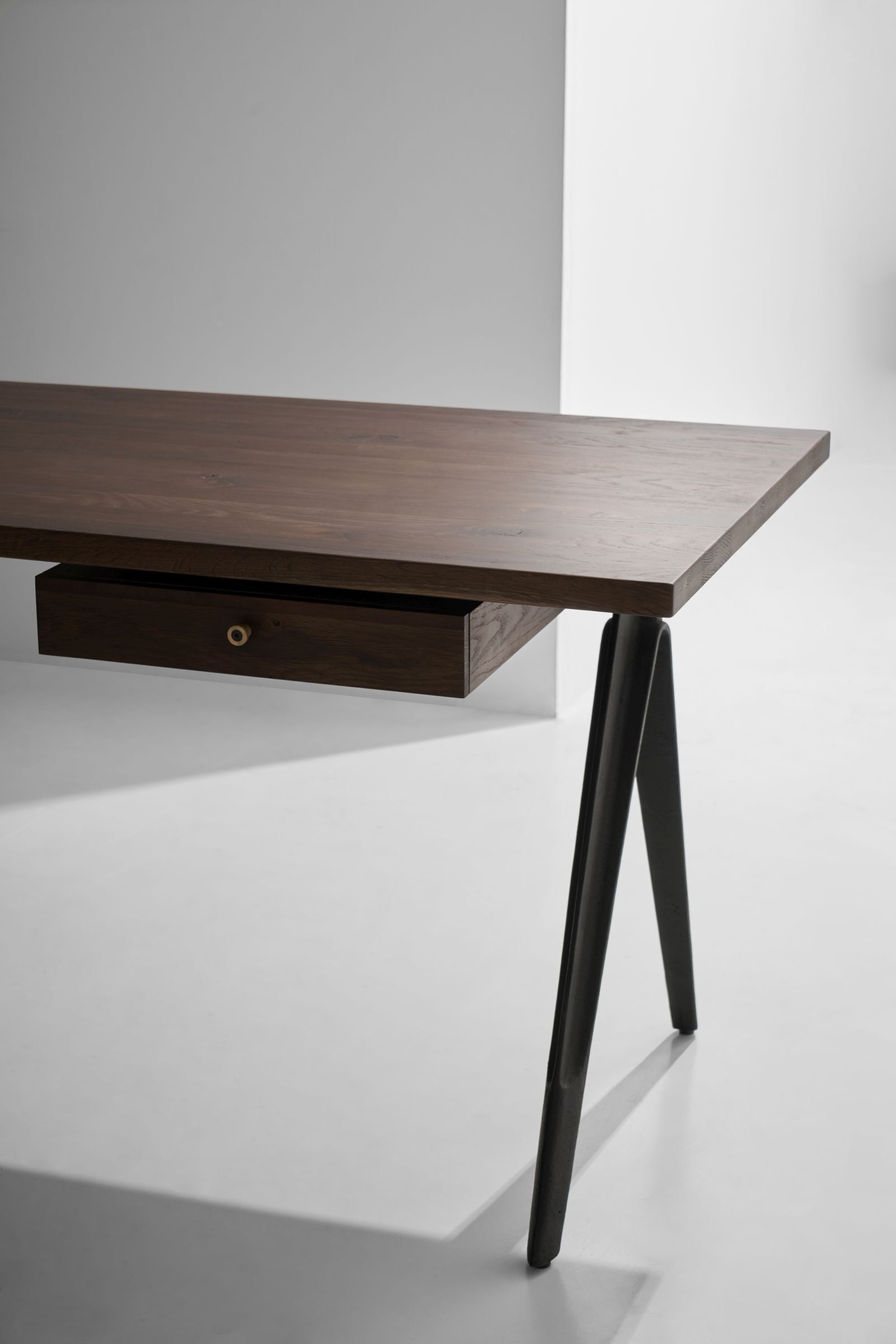COMPASS | Writing desk with drawers By District Eight