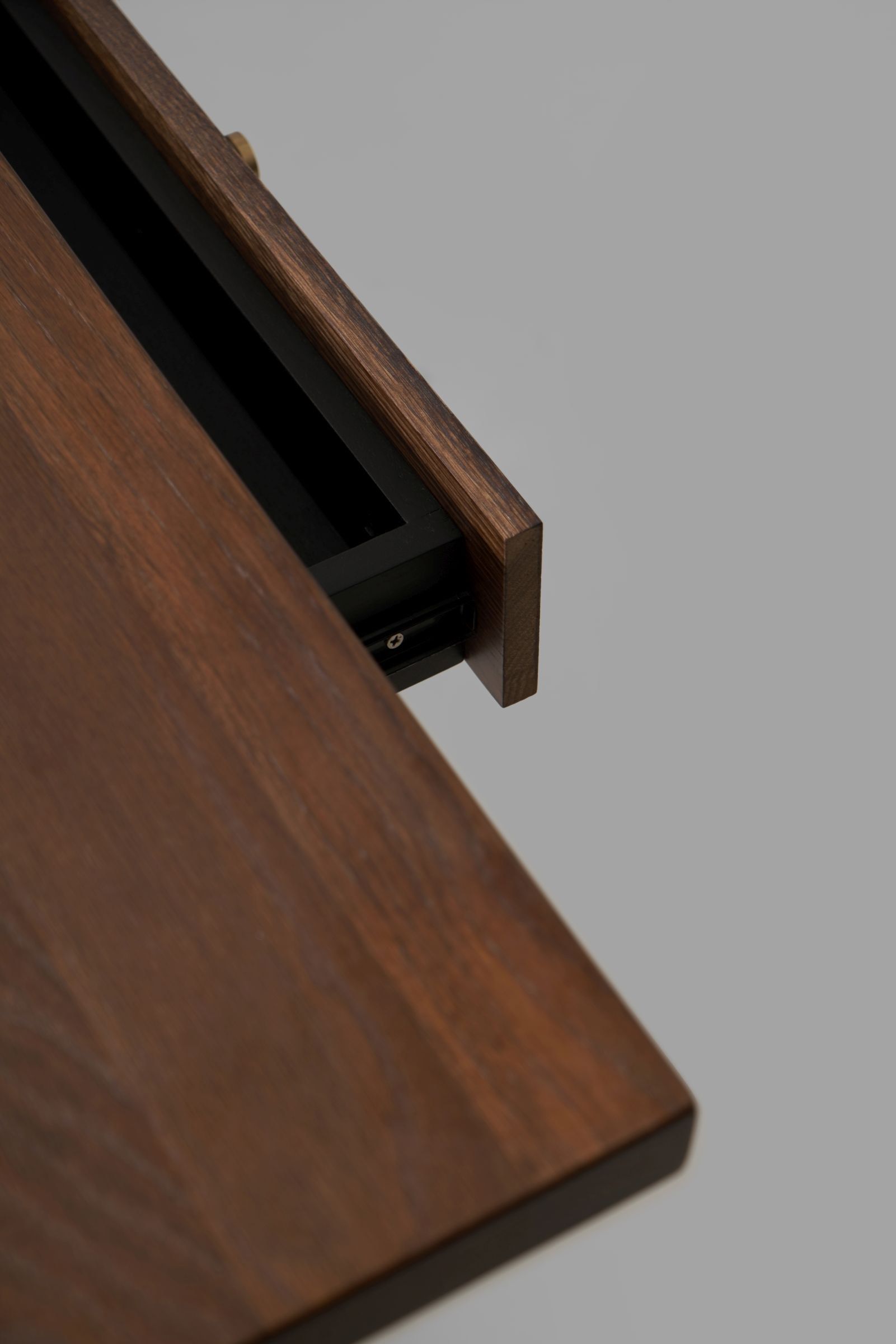 COMPASS | Writing desk with drawers By District Eight