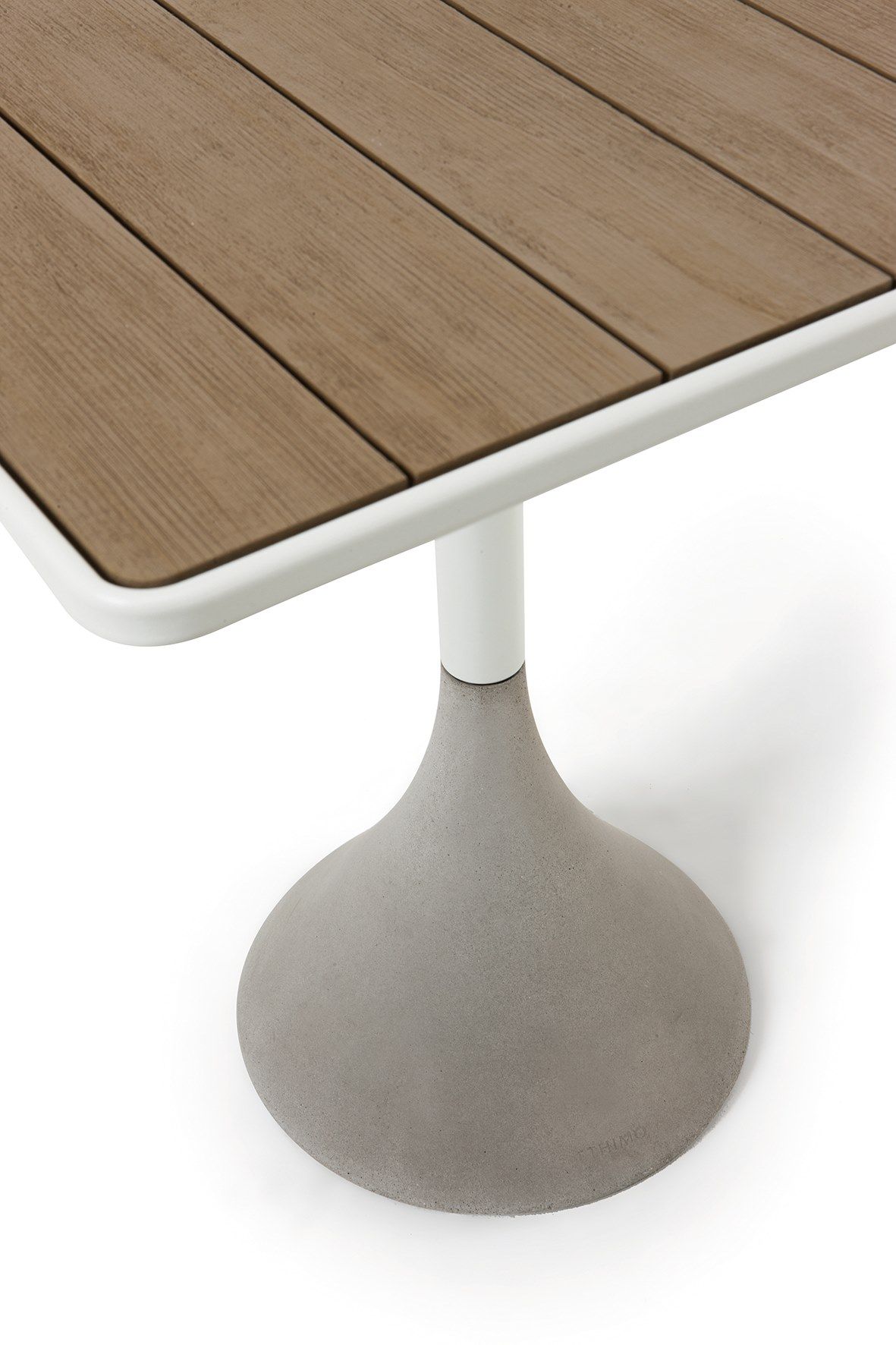 CONCRETO Square garden table By Ethimo | design Luca Nichetto