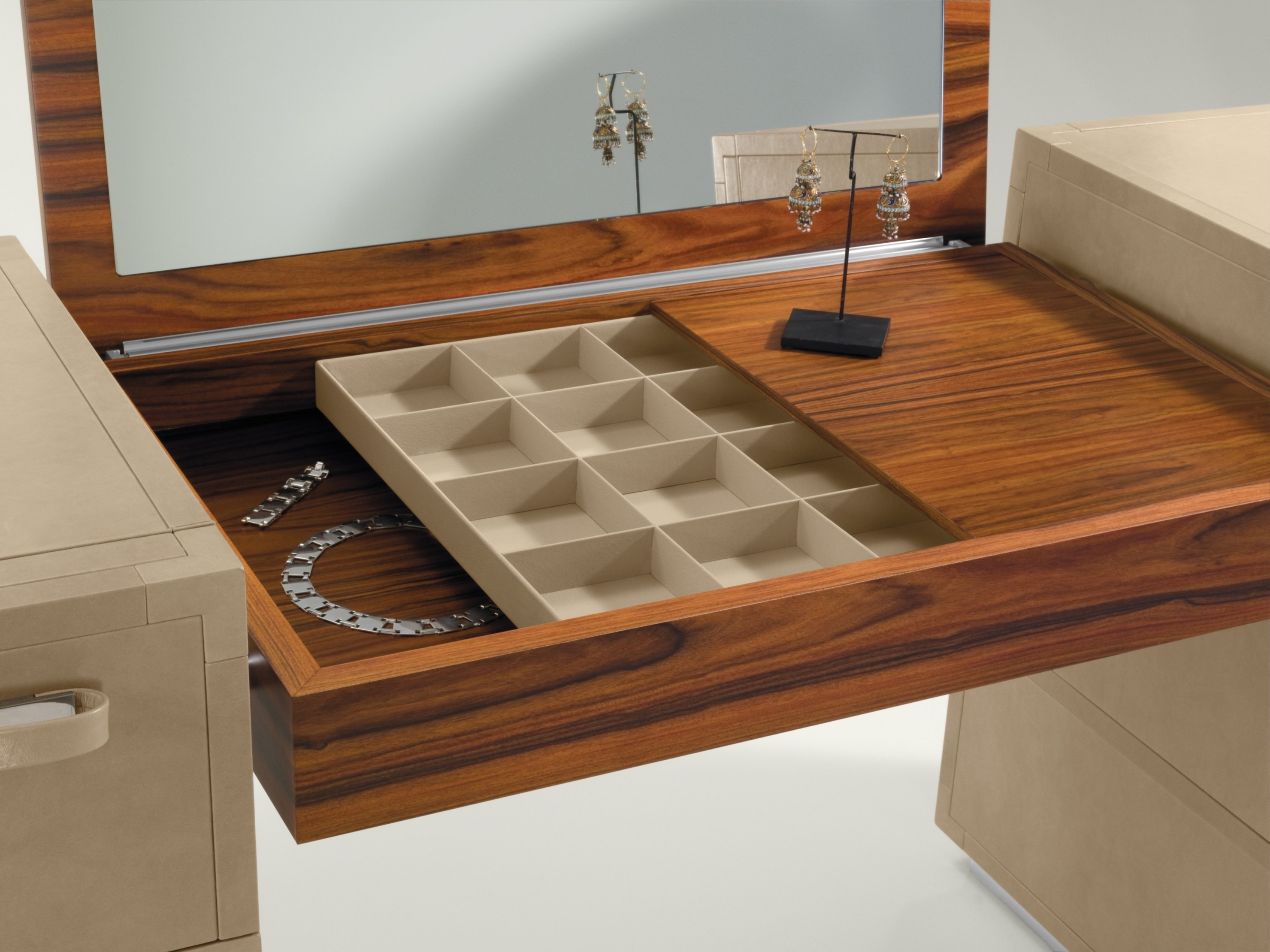 CONDOTTI | Dressing table By Flou design Mario Dell'Orto, Emanuela Garbin