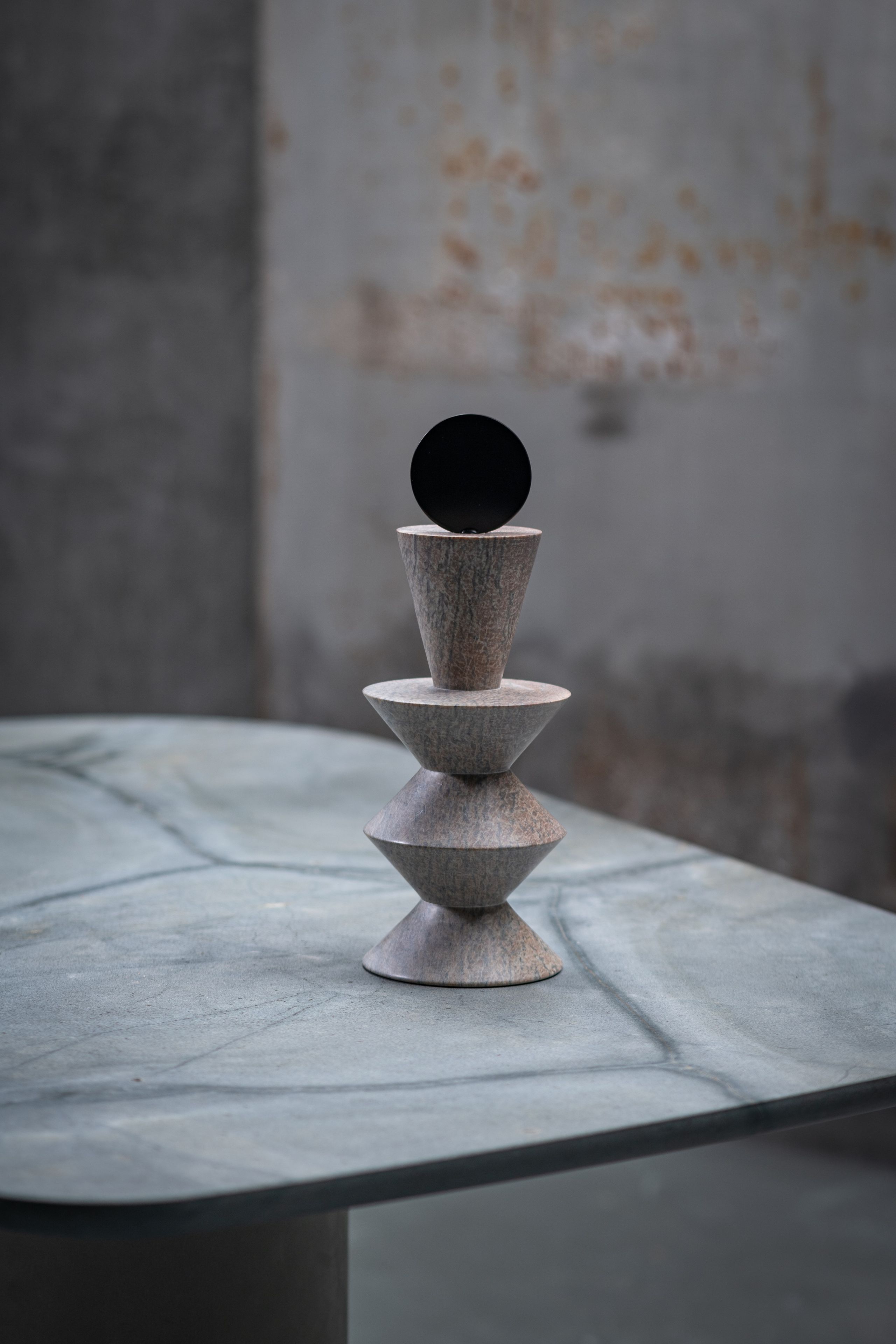 Scultura in pietra naturale CONSTANTIN TOTEM Collezione Forms and Functions By Gardeco design ...