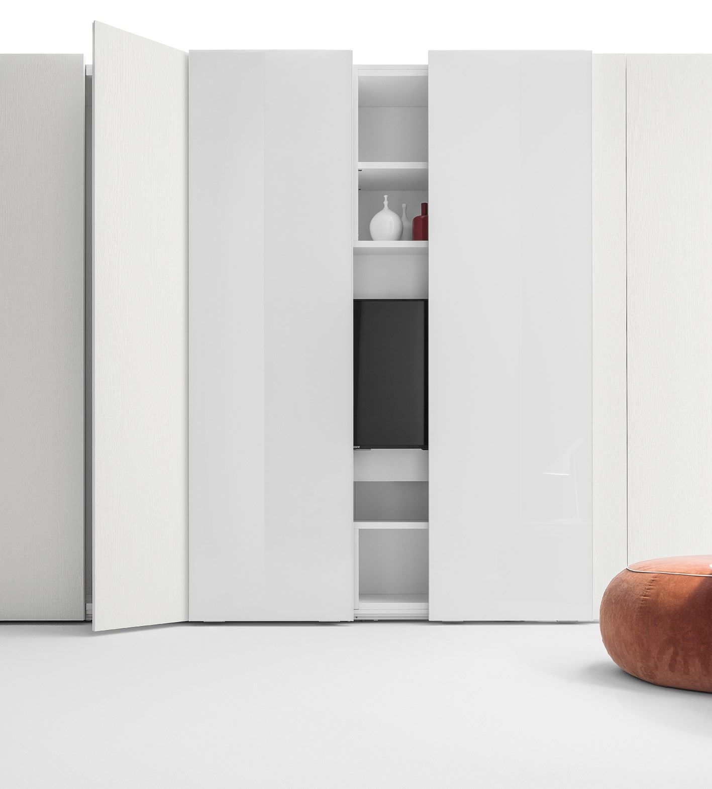 CORE | Wardrobe with built-in TV By Caccaro design R&S Caccaro