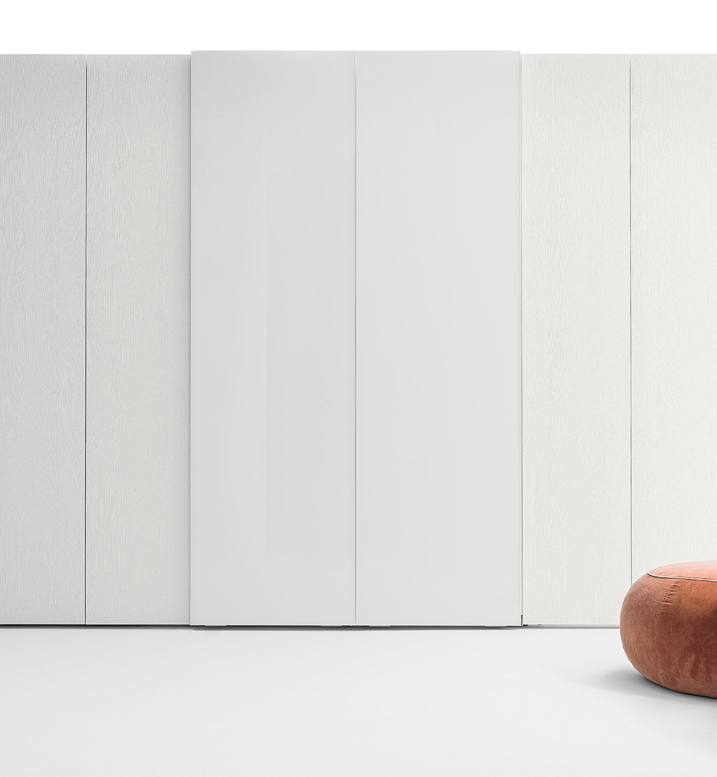 CORE | Wardrobe with built-in TV By Caccaro design R&S Caccaro