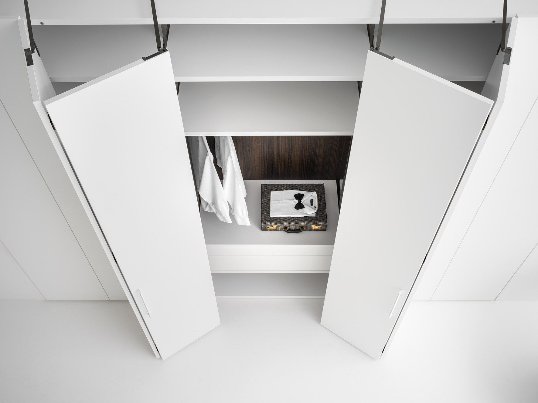 CORE | Wardrobe with folding doors By Caccaro design R&S Caccaro