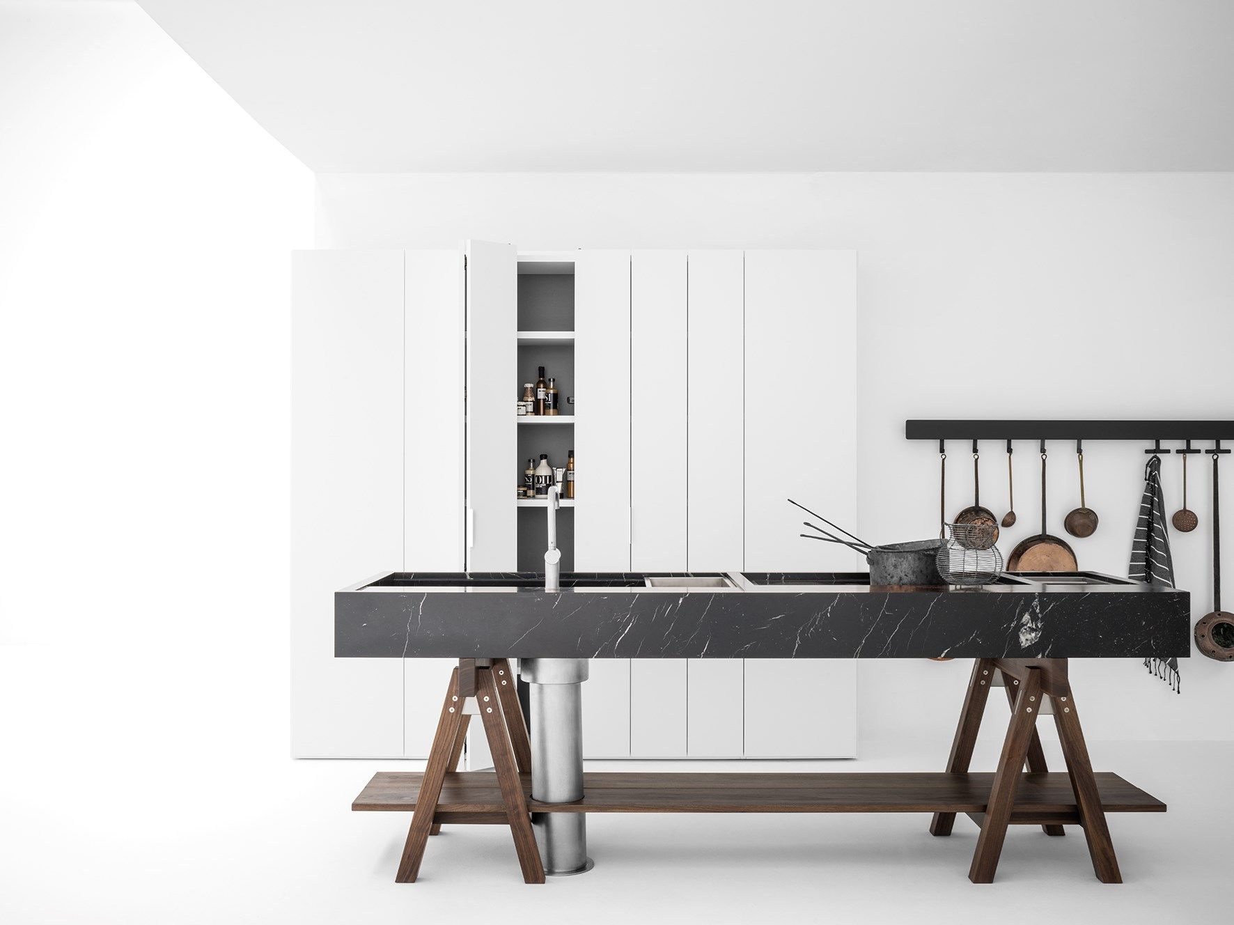 CORE | Wardrobe with folding doors By Caccaro design R&S Caccaro