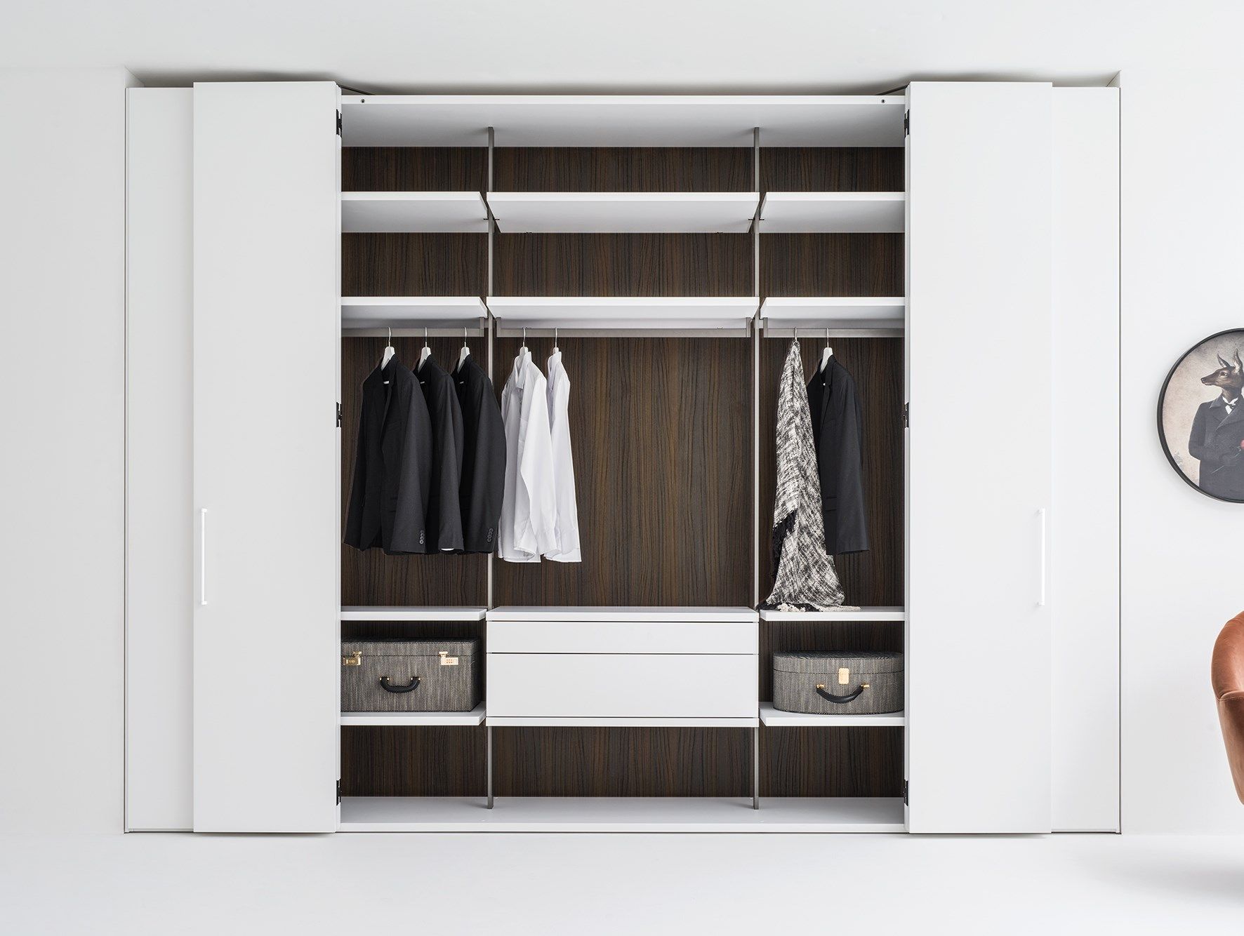 CORE | Wardrobe with folding doors By Caccaro design R&S Caccaro