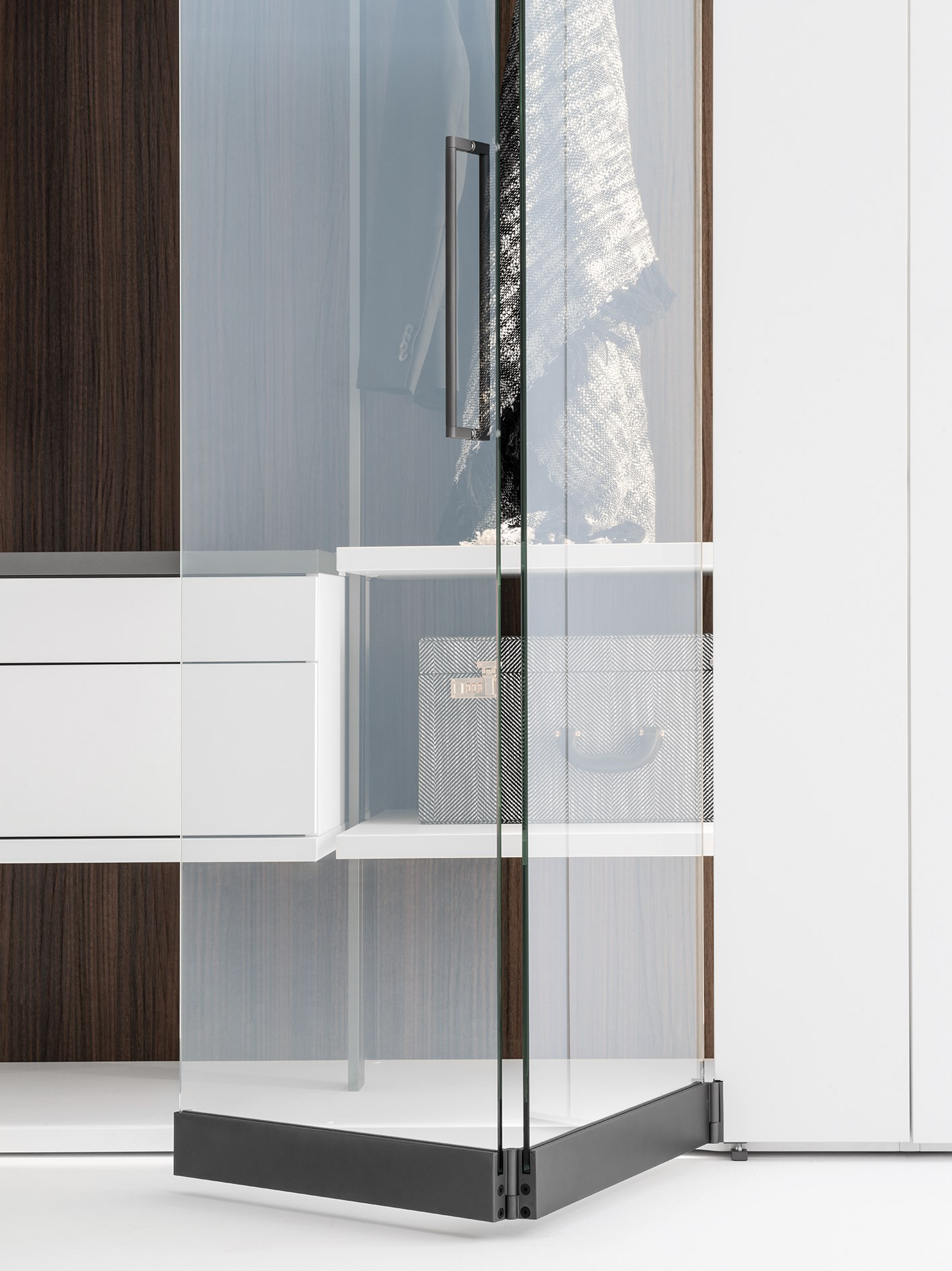 CORE | Wood and glass wardrobe By Caccaro