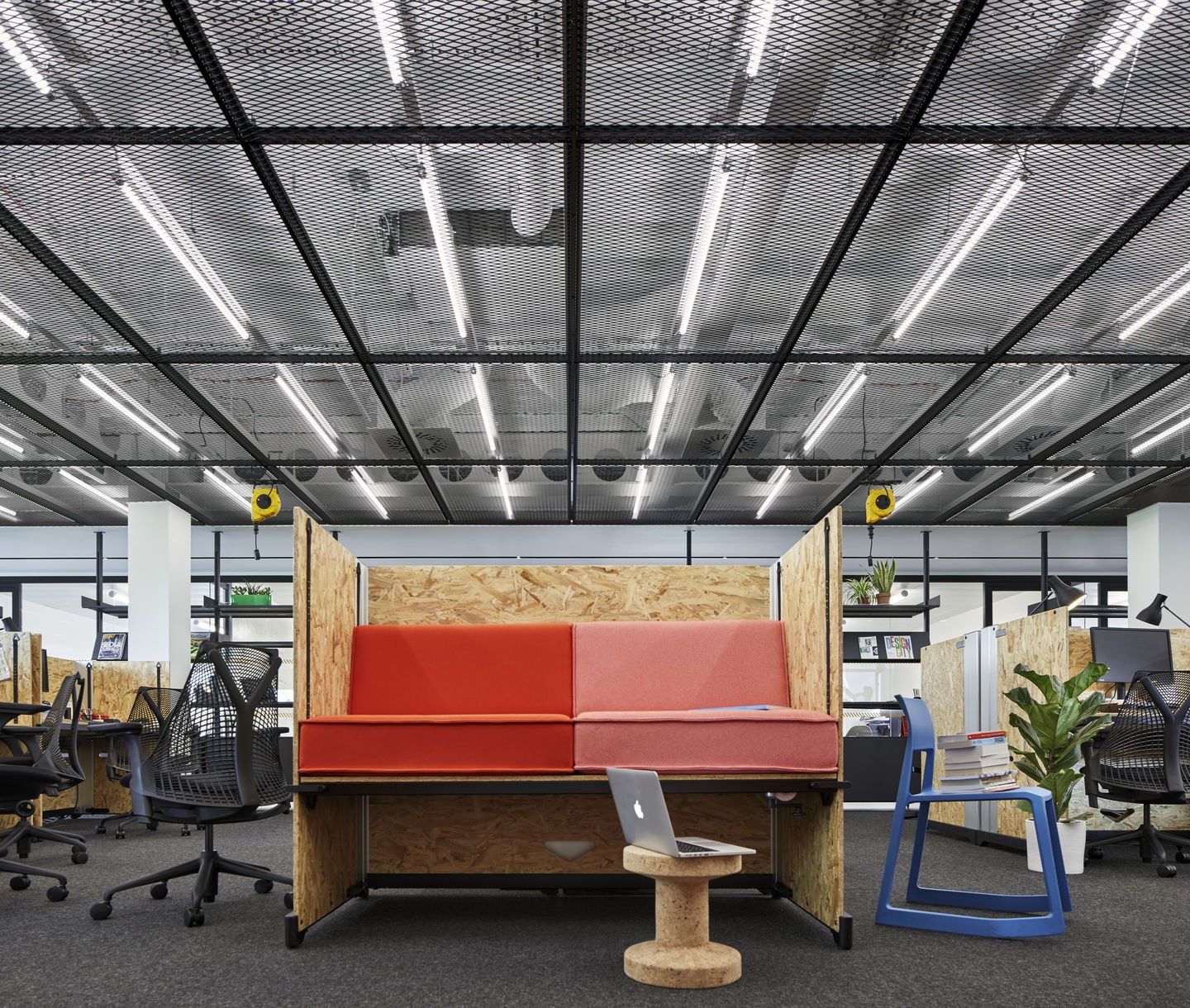 CORK FAMILY Cork stool / coffee table By Vitra | design Jasper Morrison