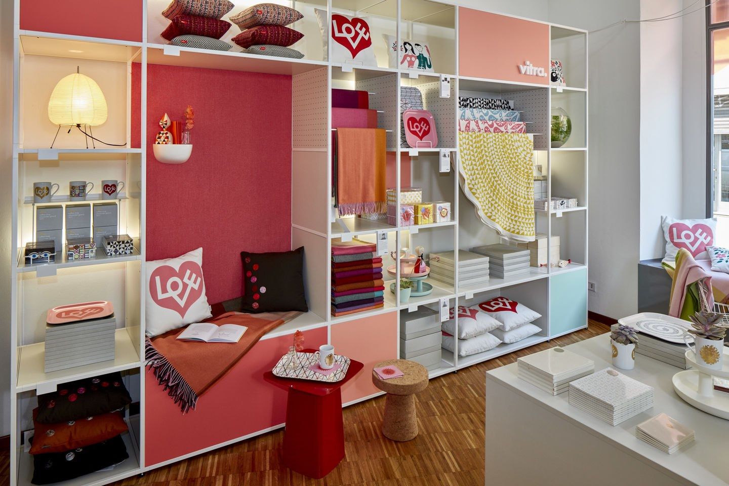 CORK FAMILY Cork stool / coffee table By Vitra | design Jasper Morrison