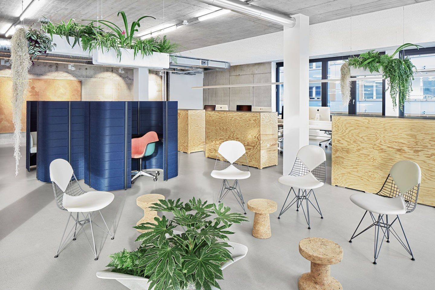 CORK FAMILY Cork stool / coffee table By Vitra | design Jasper Morrison