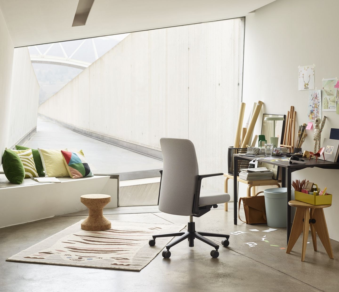 CORK FAMILY Cork stool / coffee table By Vitra | design Jasper Morrison