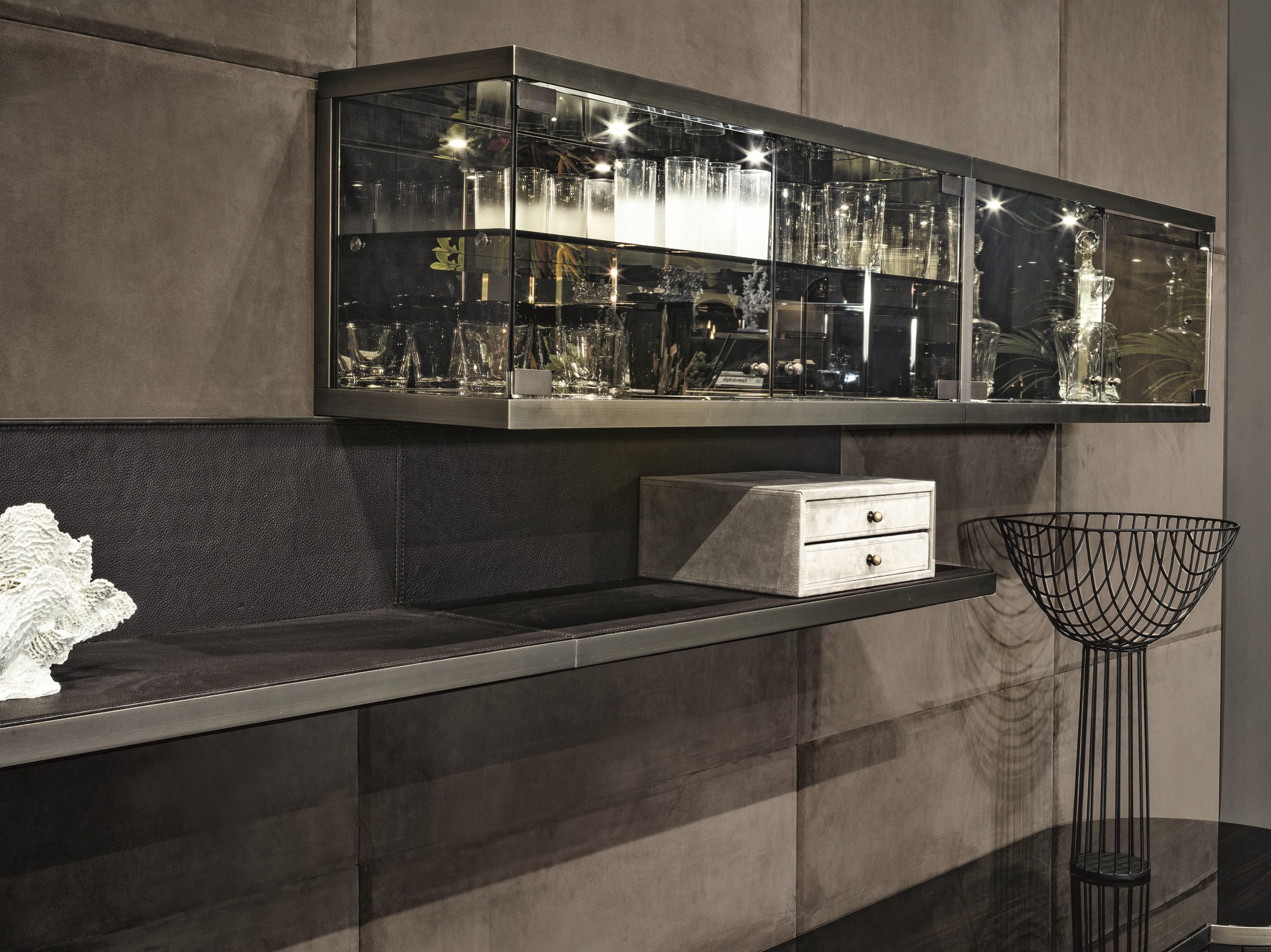 COURBET | Wall shelf By Longhi design Giuseppe Viganò