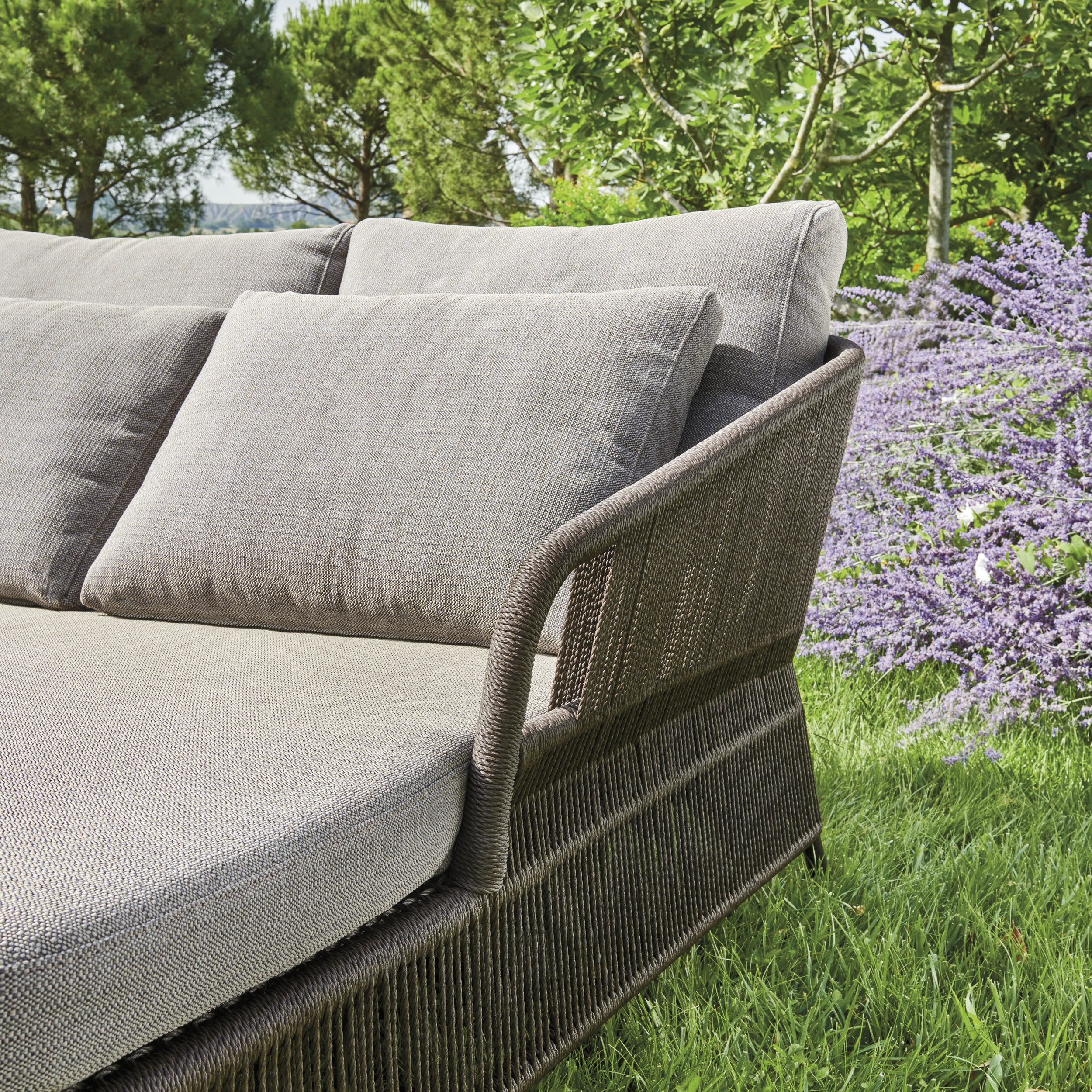 CRICKET COMPACT Synthetic fibre garden bed By Varaschin | design Anki Gneib