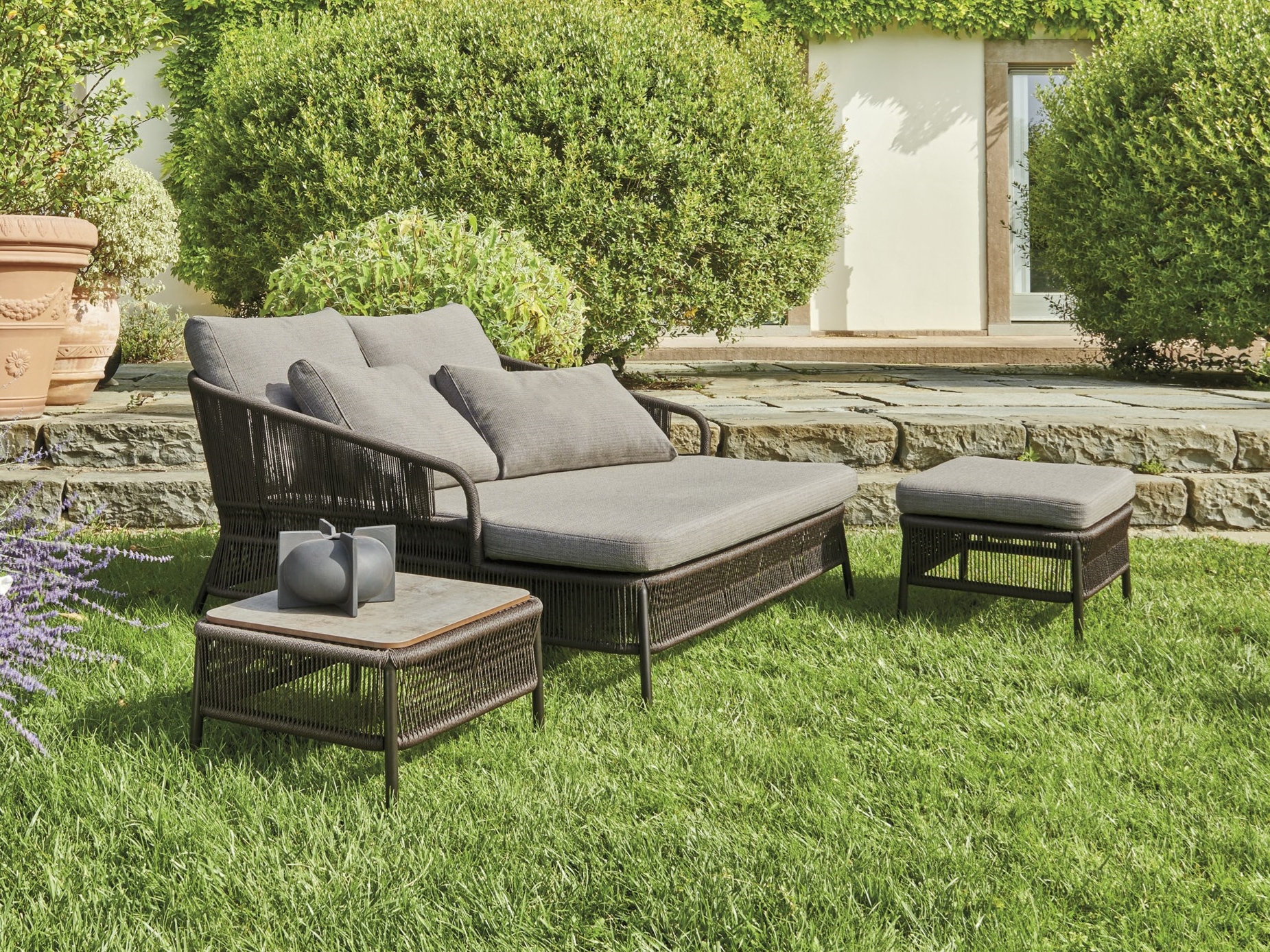 CRICKET COMPACT Synthetic fibre garden bed By Varaschin | design Anki Gneib