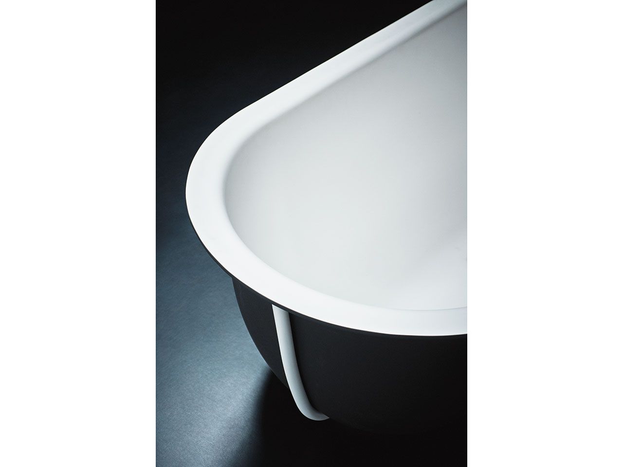 Freestanding oval Solid Surface bathtub CUNA By Agape design Patricia ...