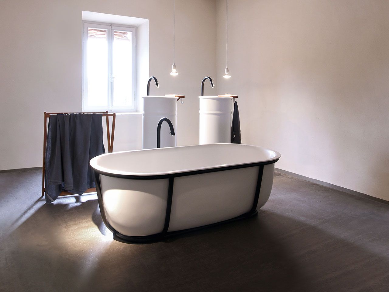 Freestanding oval Solid Surface bathtub CUNA By Agape design Patricia Urquiola