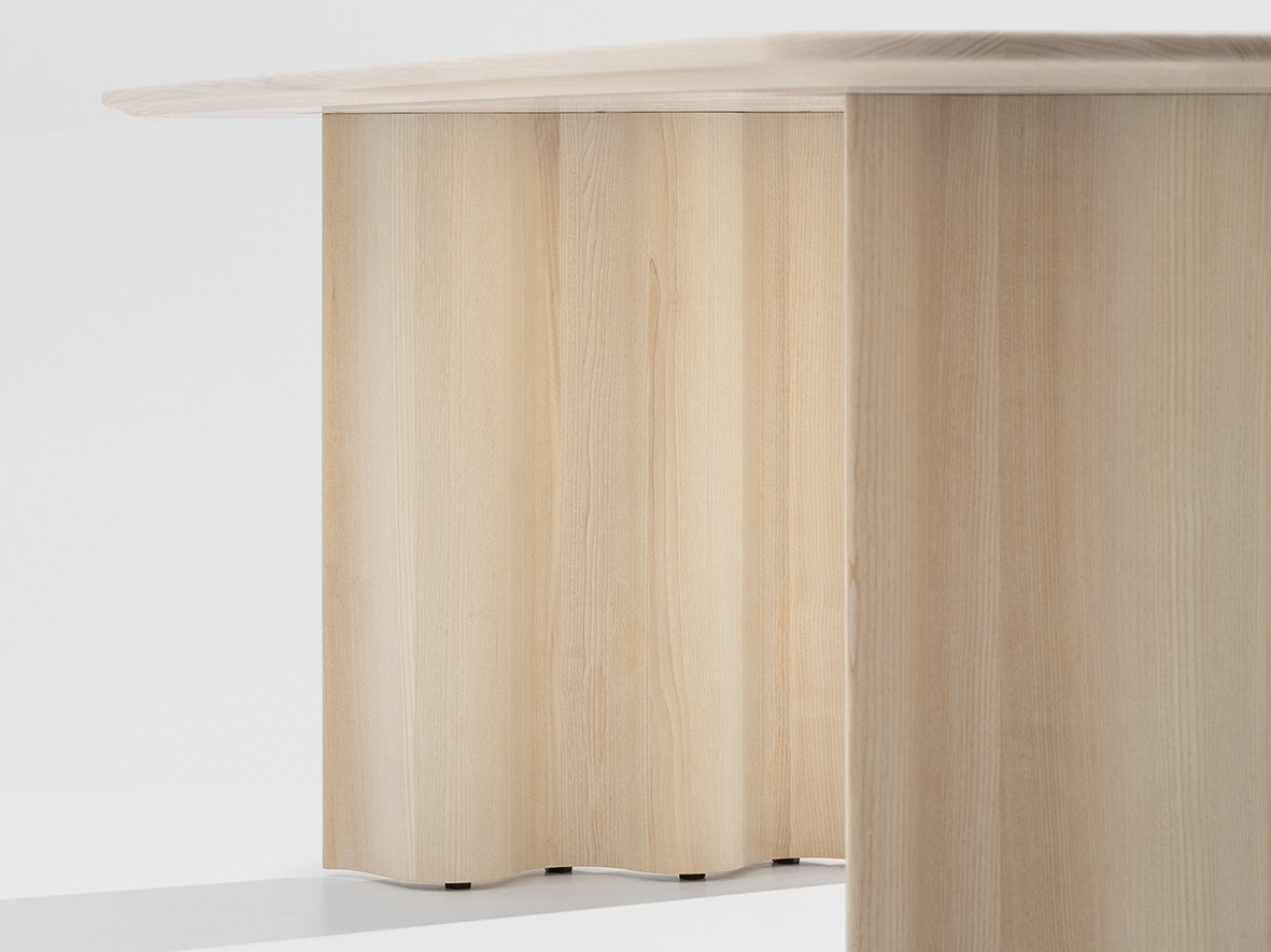 CURTAIN Solid wood dining table By ZEITRAUM | design Läufer + Keichel