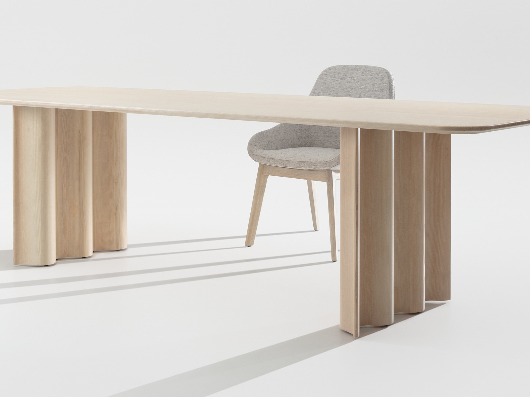 CURTAIN Solid wood dining table By ZEITRAUM | design Läufer + Keichel