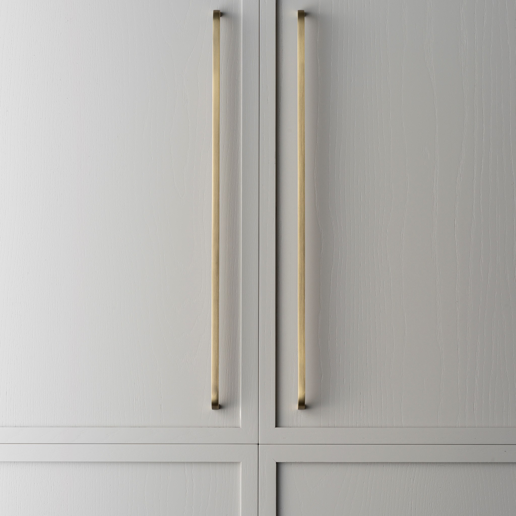 CURVE Furniture handle By Lo & Co Interiors
