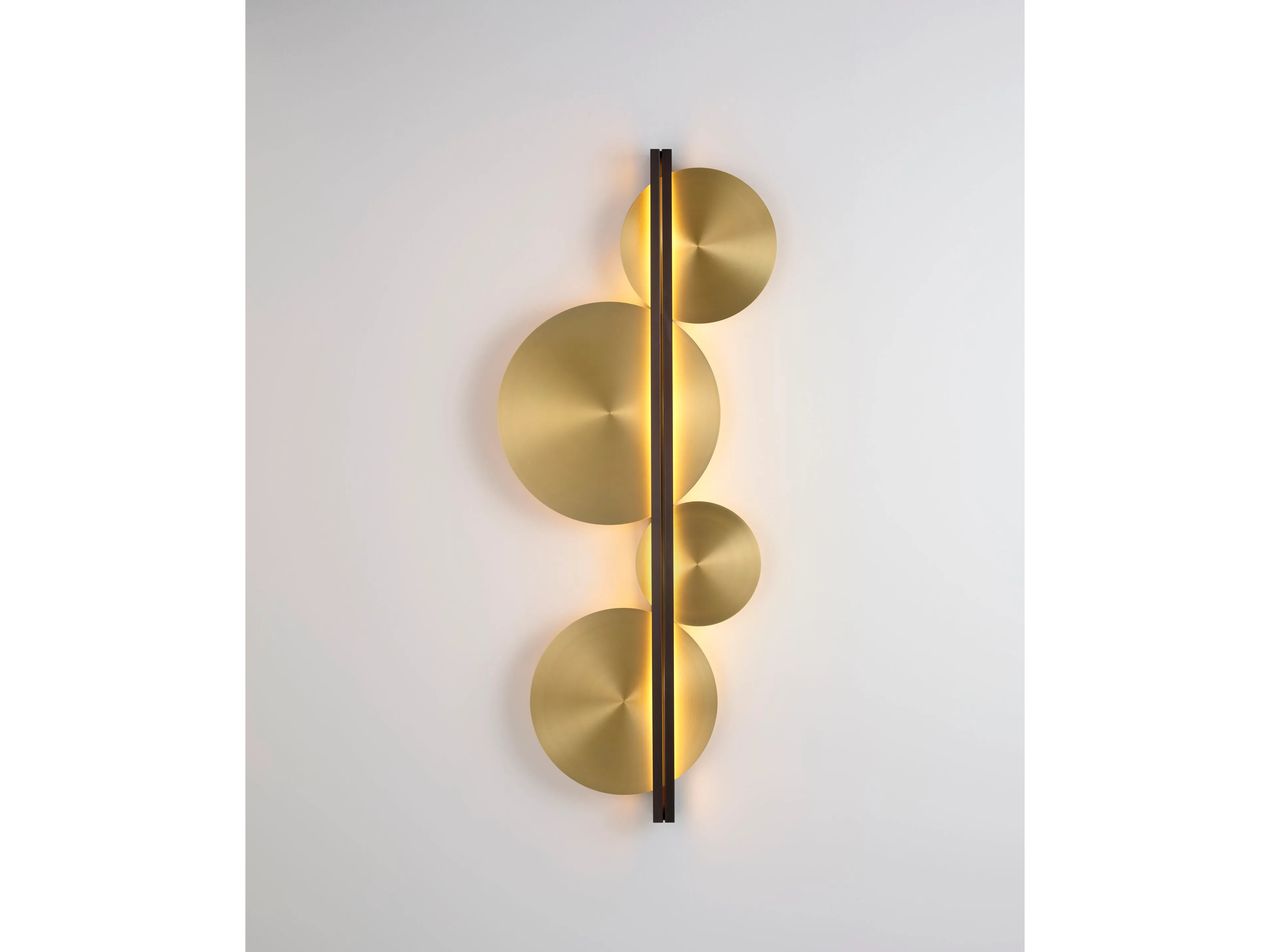 Lampada da parete a LED in ottone STRATE MOON - CVL Luminaires ...