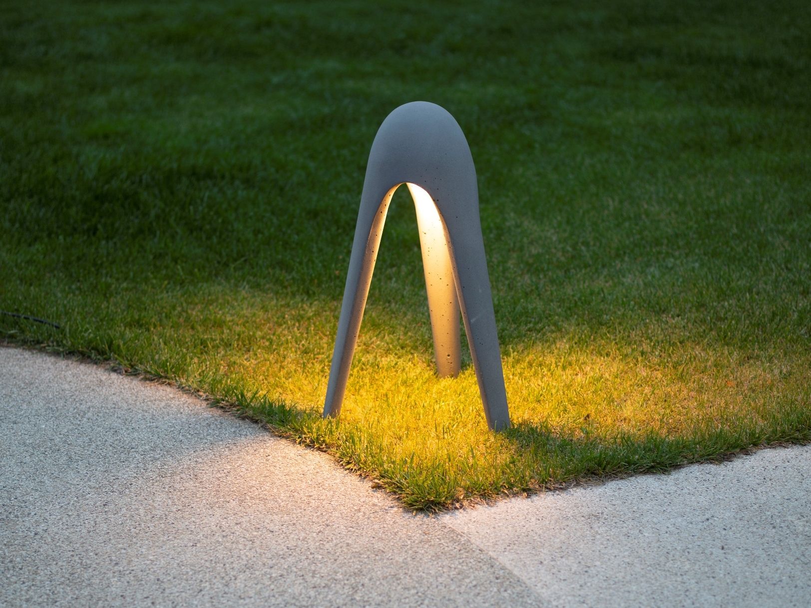 CYBORG OUTDOOR Bollard light By Martinelli Luce | design Karim Rashid