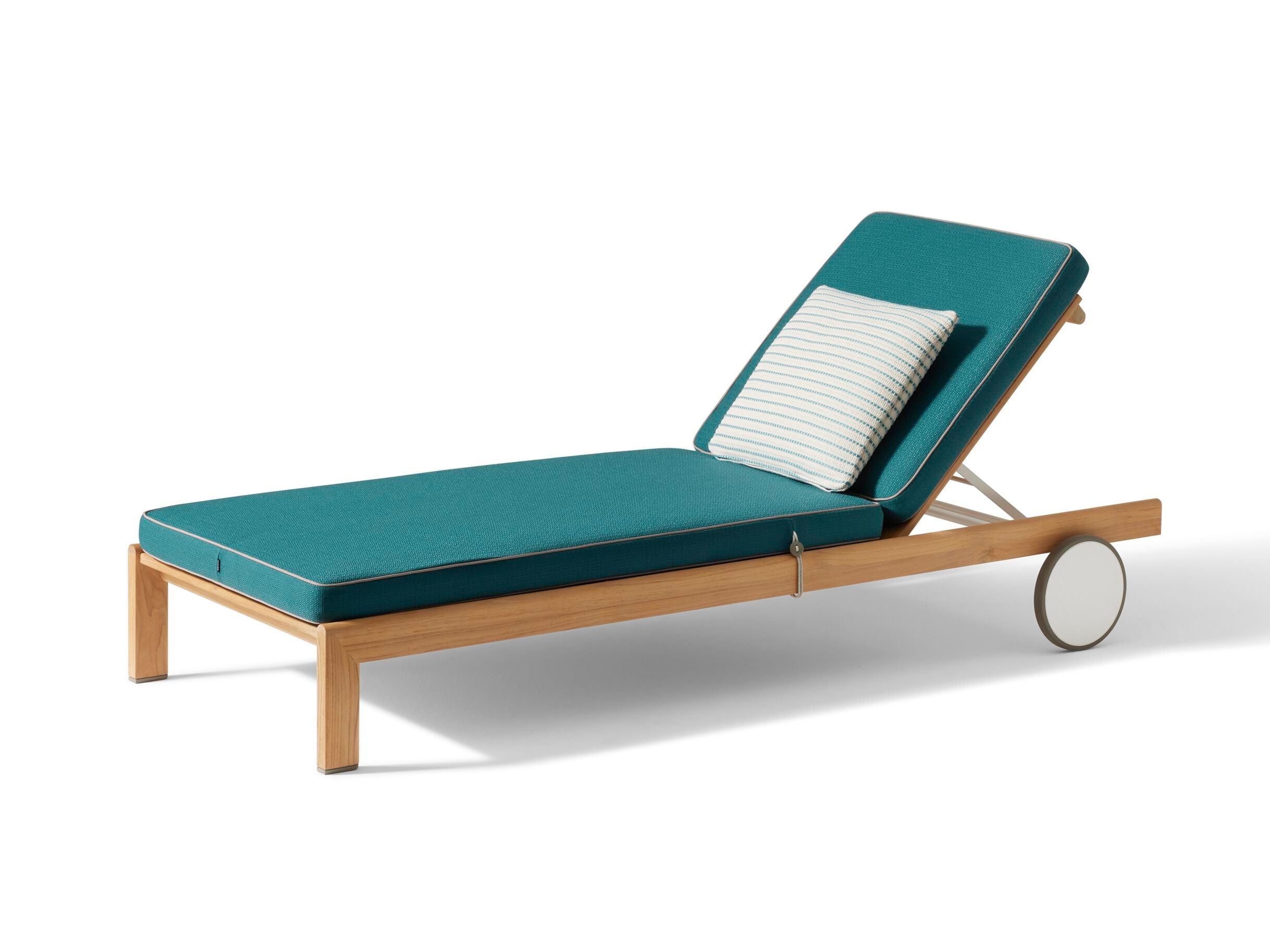 LIE OUT Lettino da giardino By Cassina
